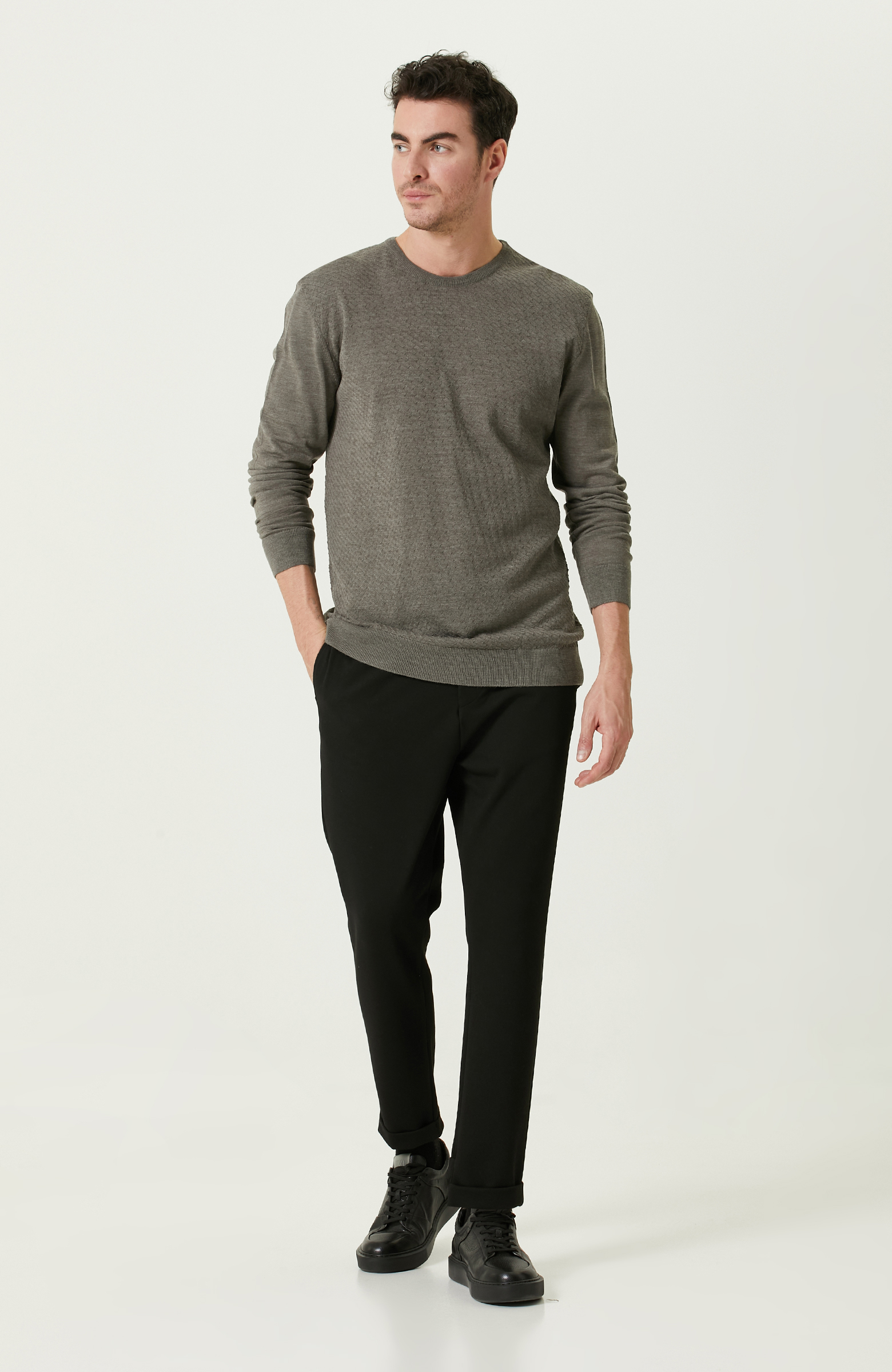 Comfort Fit Siyah Bağcıklı Eşofman Altı Comfort Fit Siyah Bağcıklı Eşofman Altı