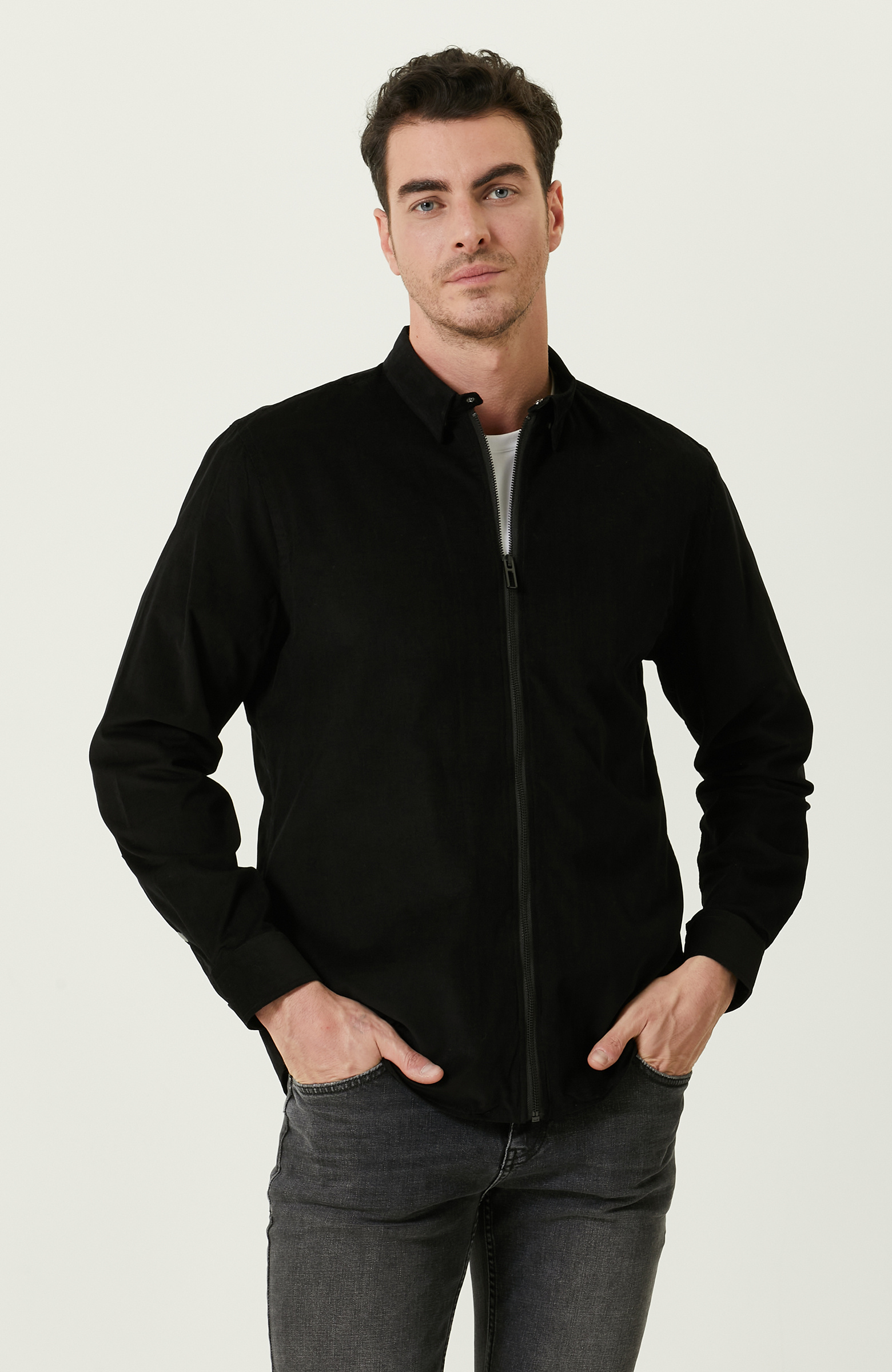 Siyah Gömlek Siyah Gömlek