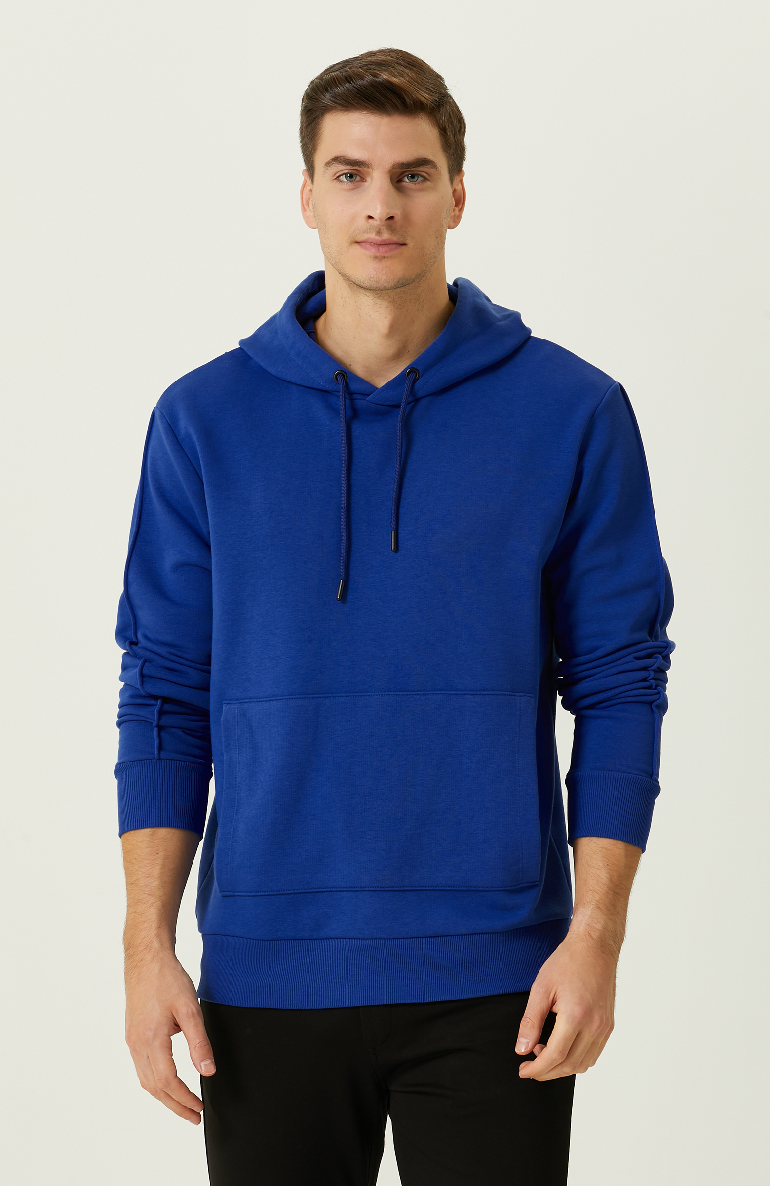 Slim Fit Saks Sweatshirt Slim Fit Saks Sweatshirt