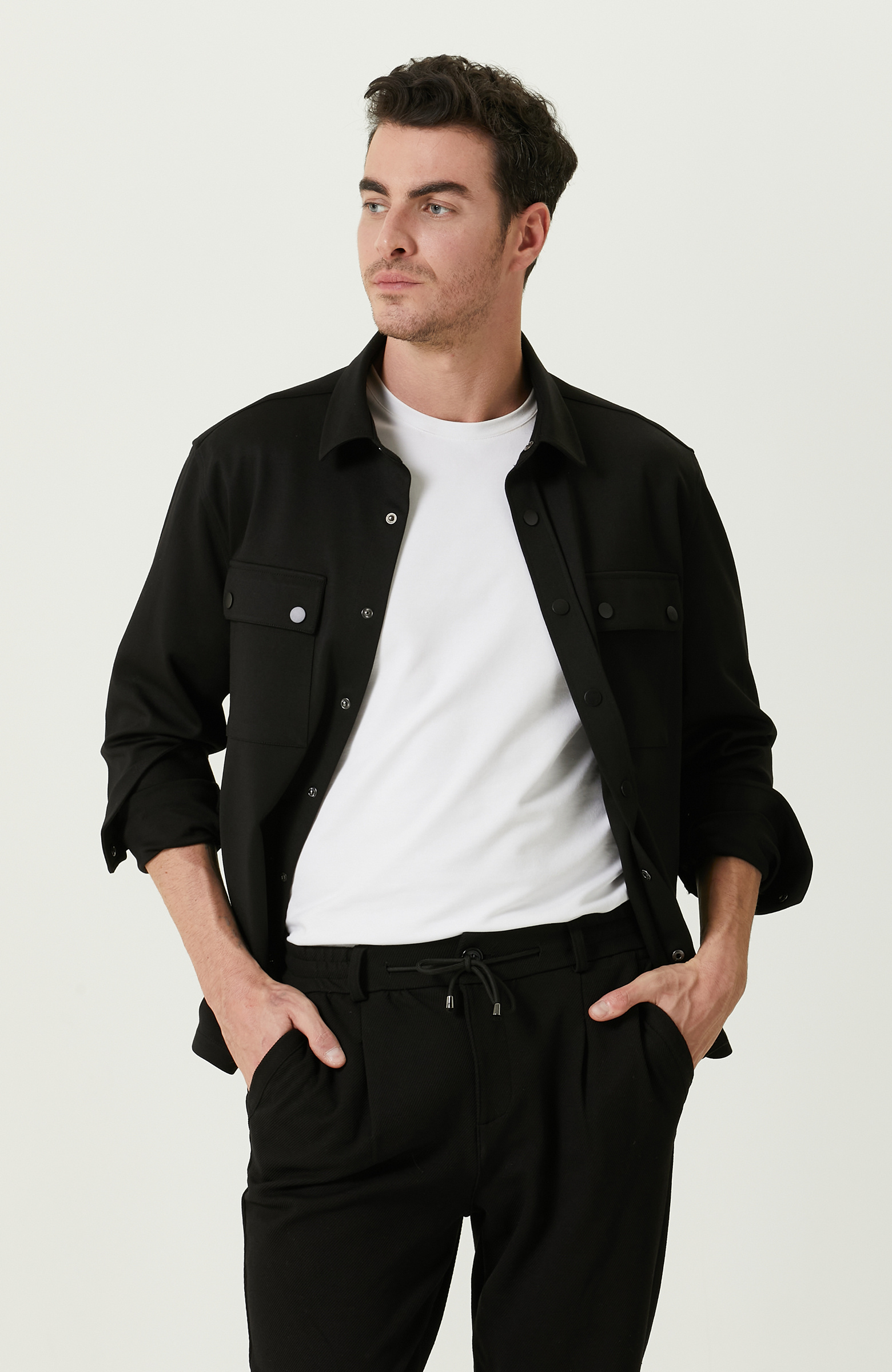 Siyah Gömlek Siyah Gömlek