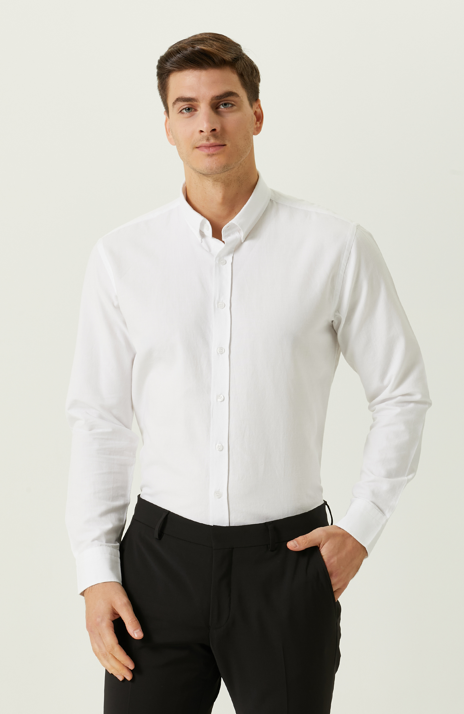 Slim Fit Beyaz Nakışlı Basic Oxford Gömlek Slim Fit Beyaz Nakışlı Basic Oxford Gömlek
