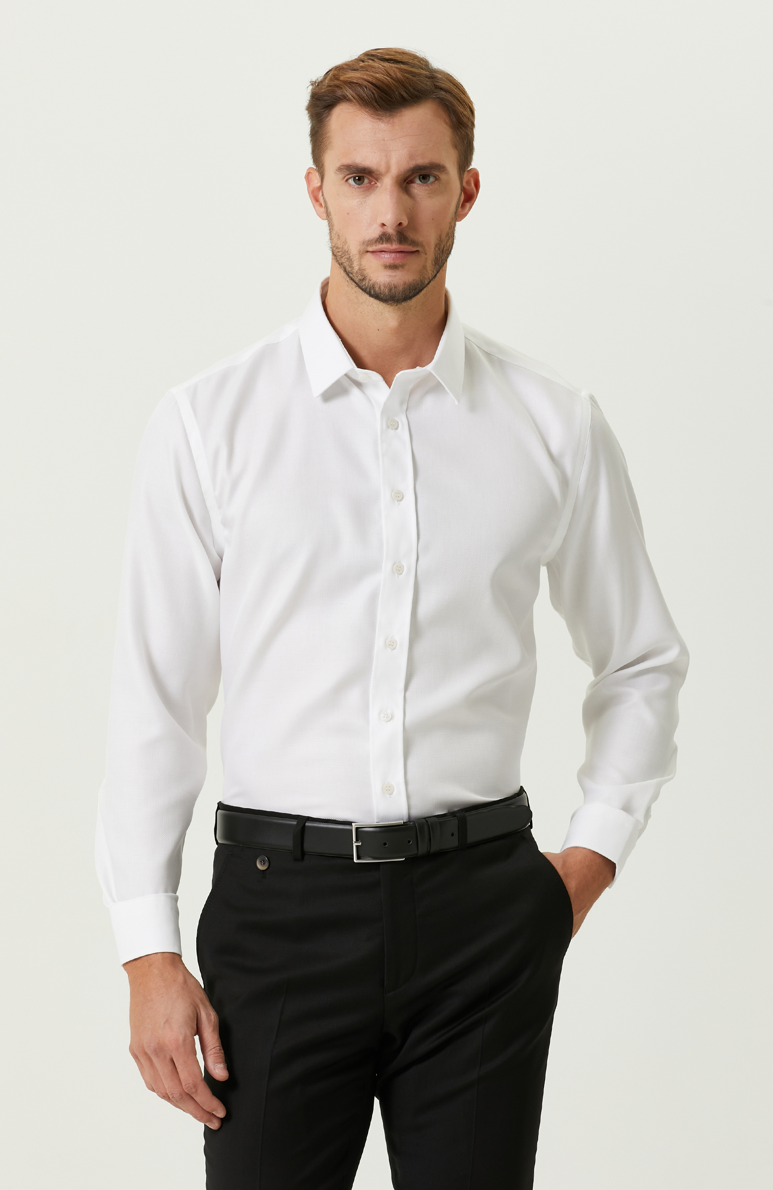 Slim Fit Beyaz Balıksırtı Non-iron Pamuk Gömlek Slim Fit Beyaz Balıksırtı Non-iron Pamuk Gömlek
