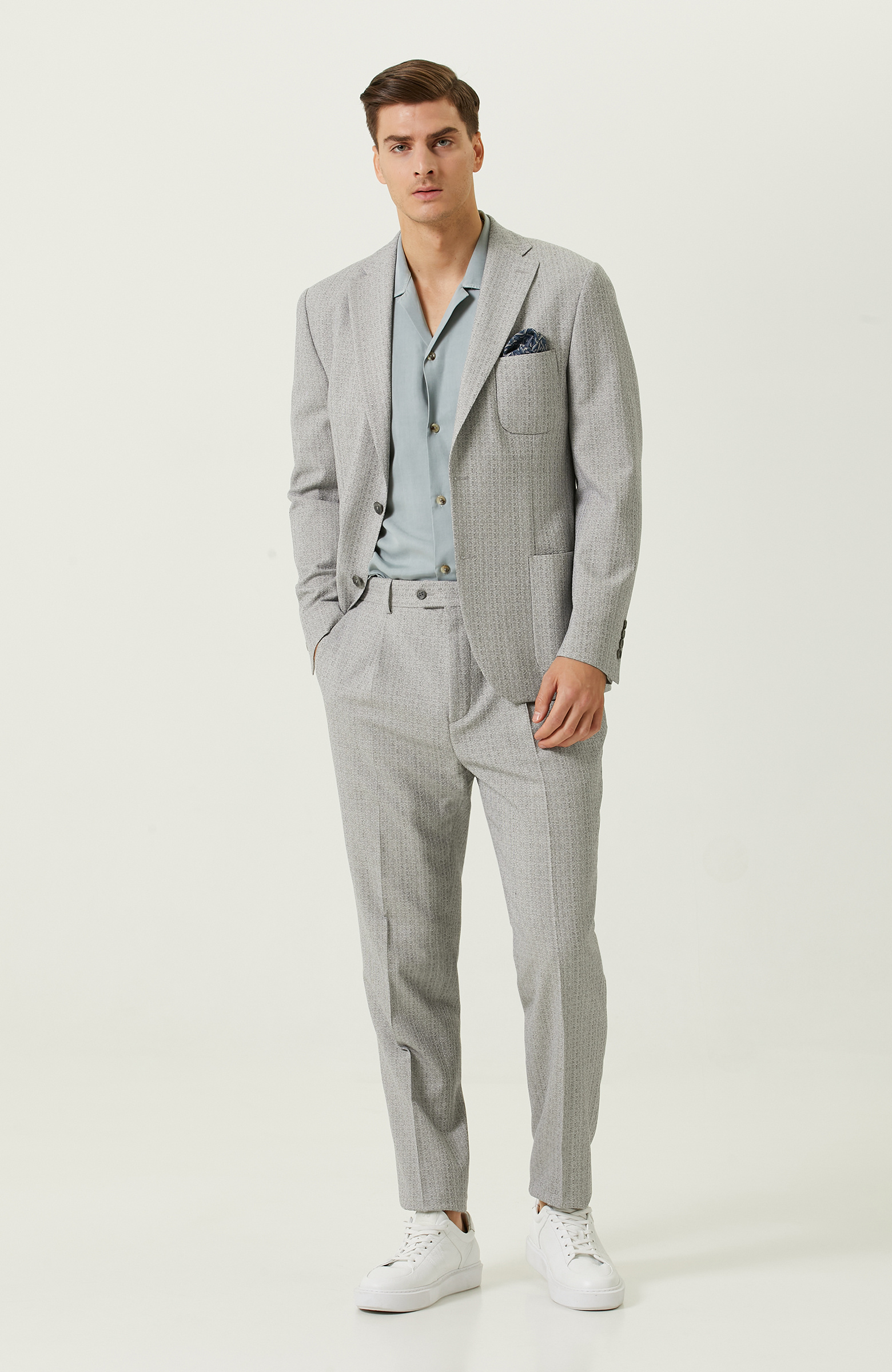 Gri Kazayağı Desenli Mono Yaka Takım Elbise