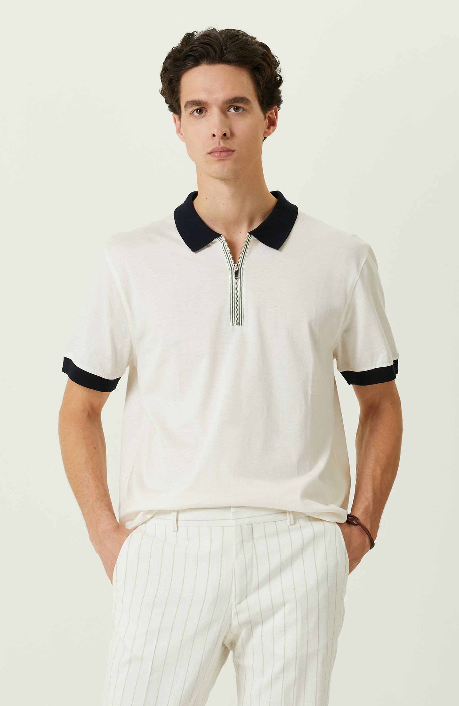 Beyaz Polo Yaka Kısa Kollu Slim Fit T-Shirt Beyaz Polo Yaka Kısa Kollu Slim Fit T-Shirt