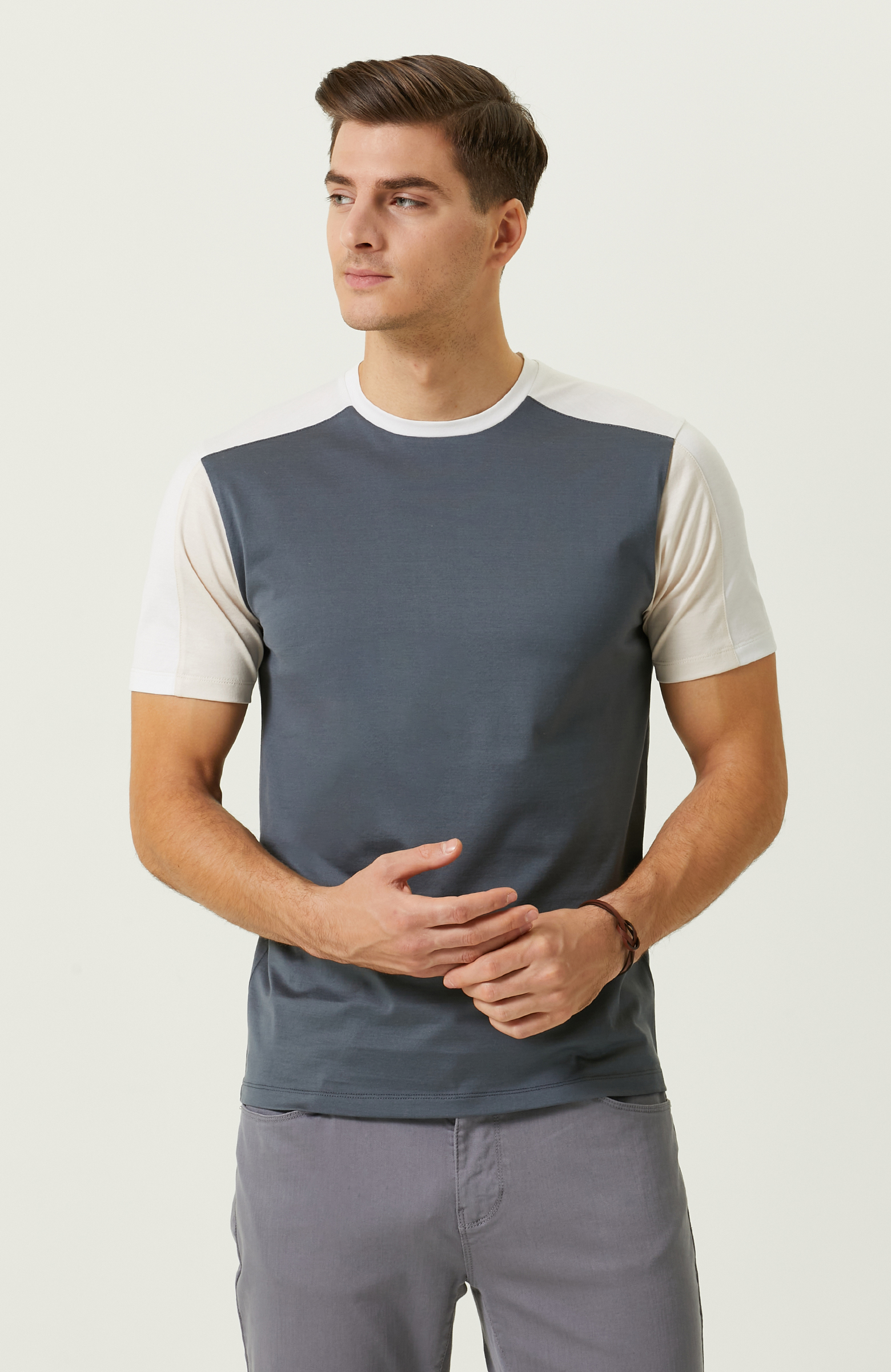 Gri Beyaz Slim Fit Tshirt