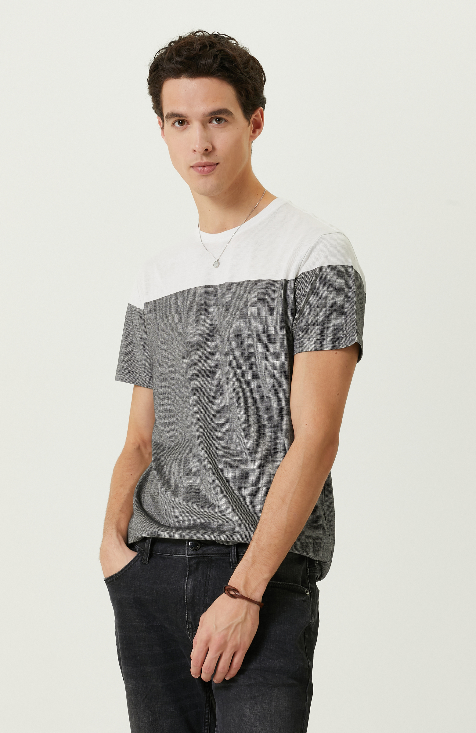 Siyah Beyaz Bisiklet Yaka Slim Fit T-Shirt Siyah Beyaz Bisiklet Yaka Slim Fit T-Shirt