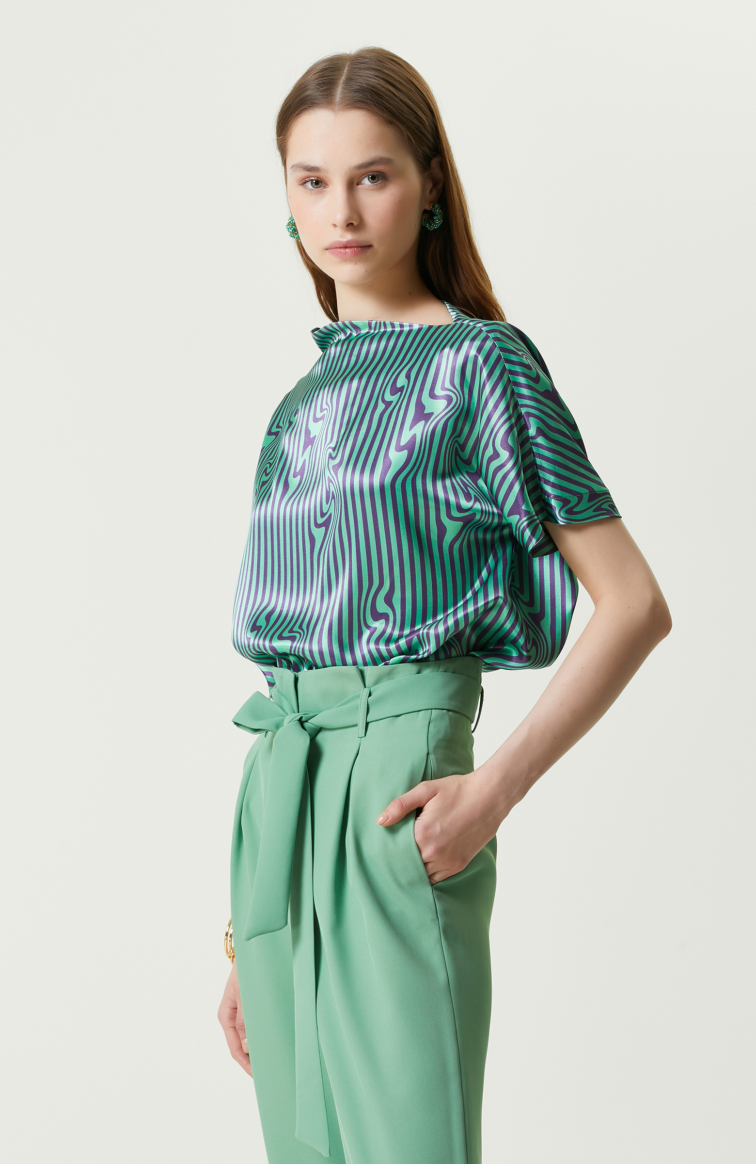 Yeşil Desenli Kısa Kollu Bluz