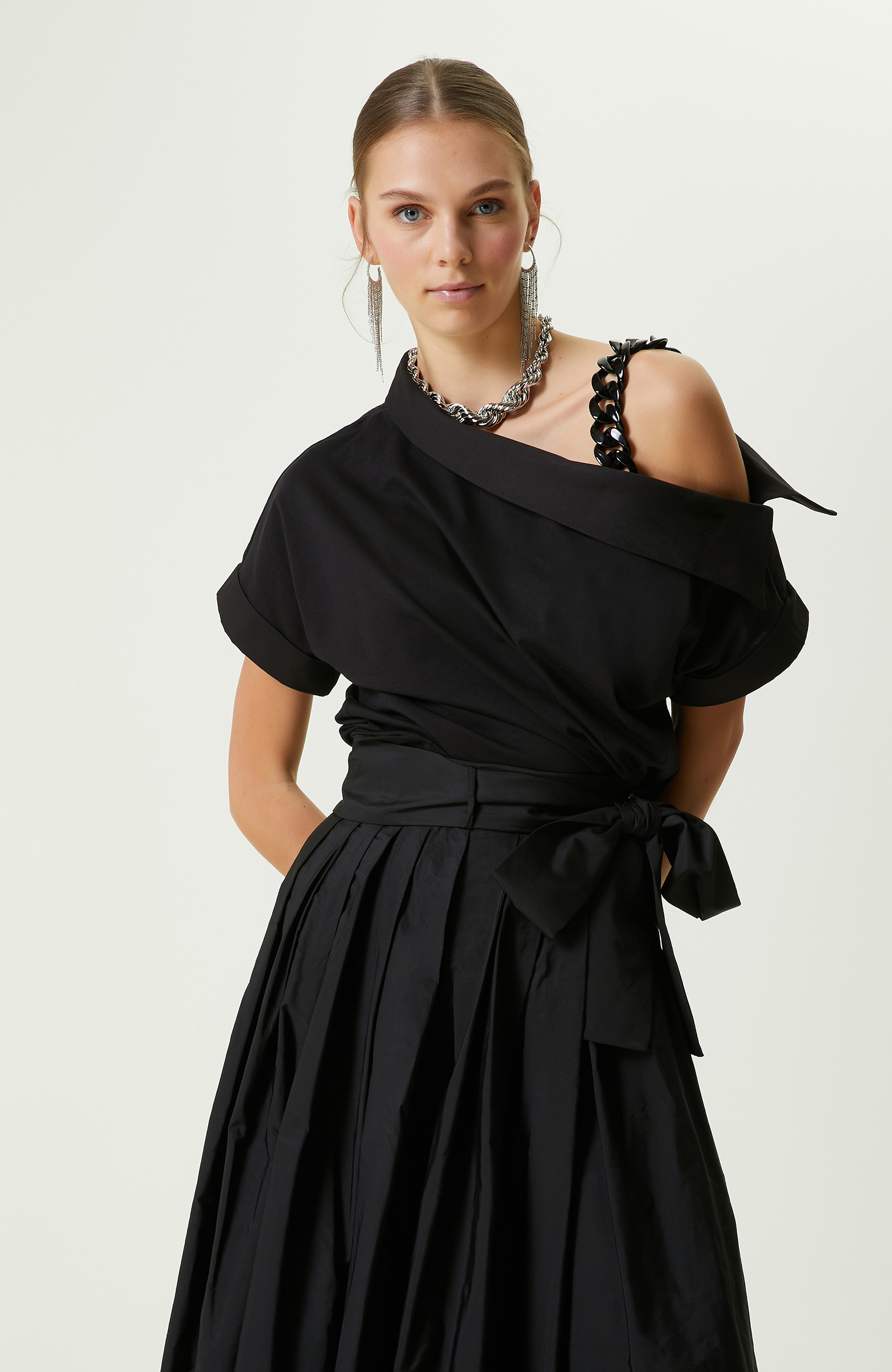 Siyah Tshırt Siyah Tshırt