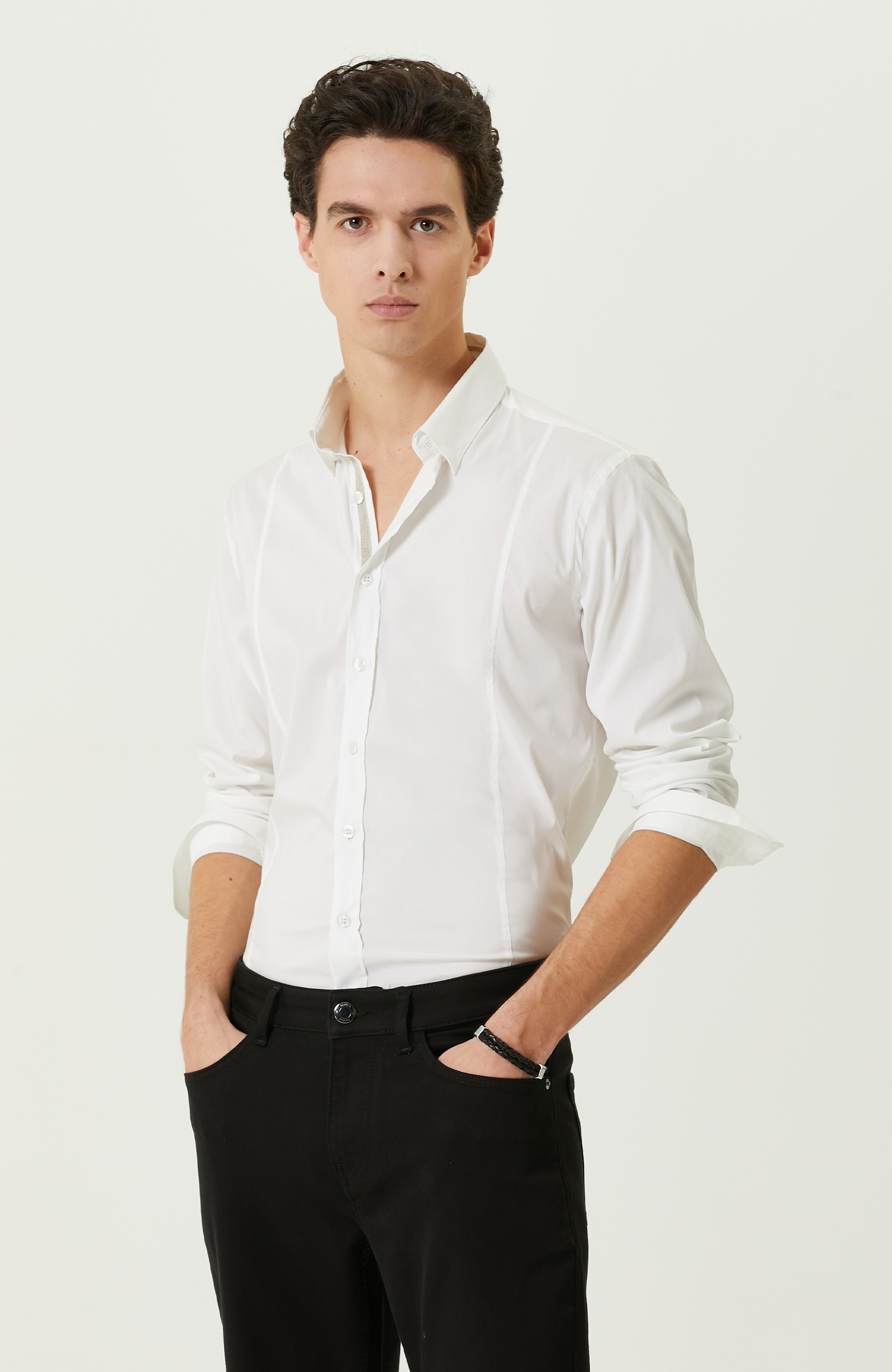 Beyaz Uzun Kollu Cepsiz Gömlek