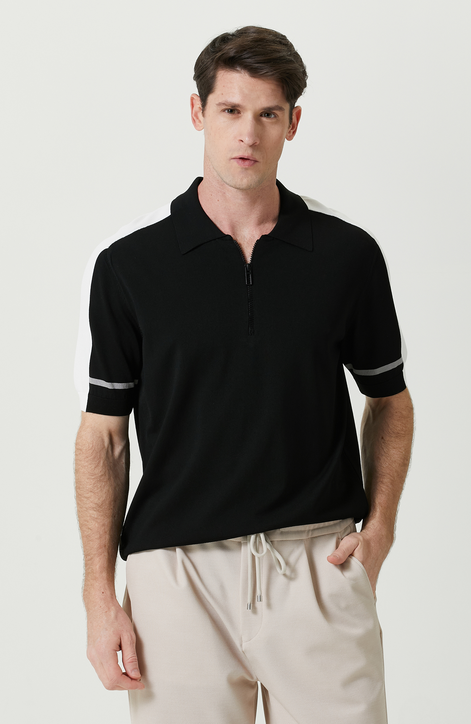 Siyah Beyaz Kısa Kollu Polo Yaka Kazak