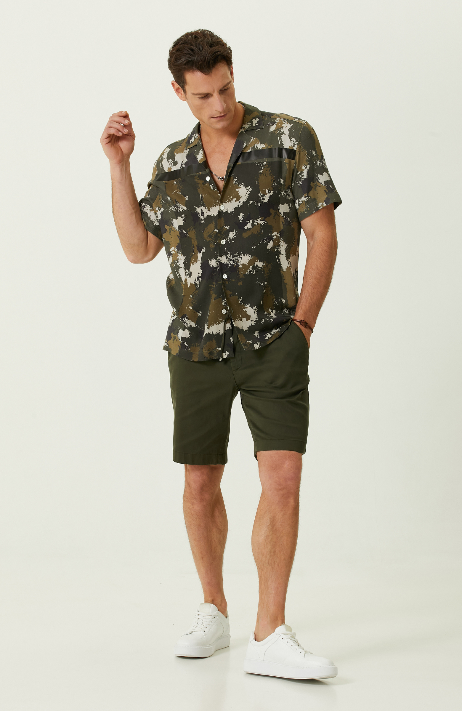 Haki Beli Lastikli Şort