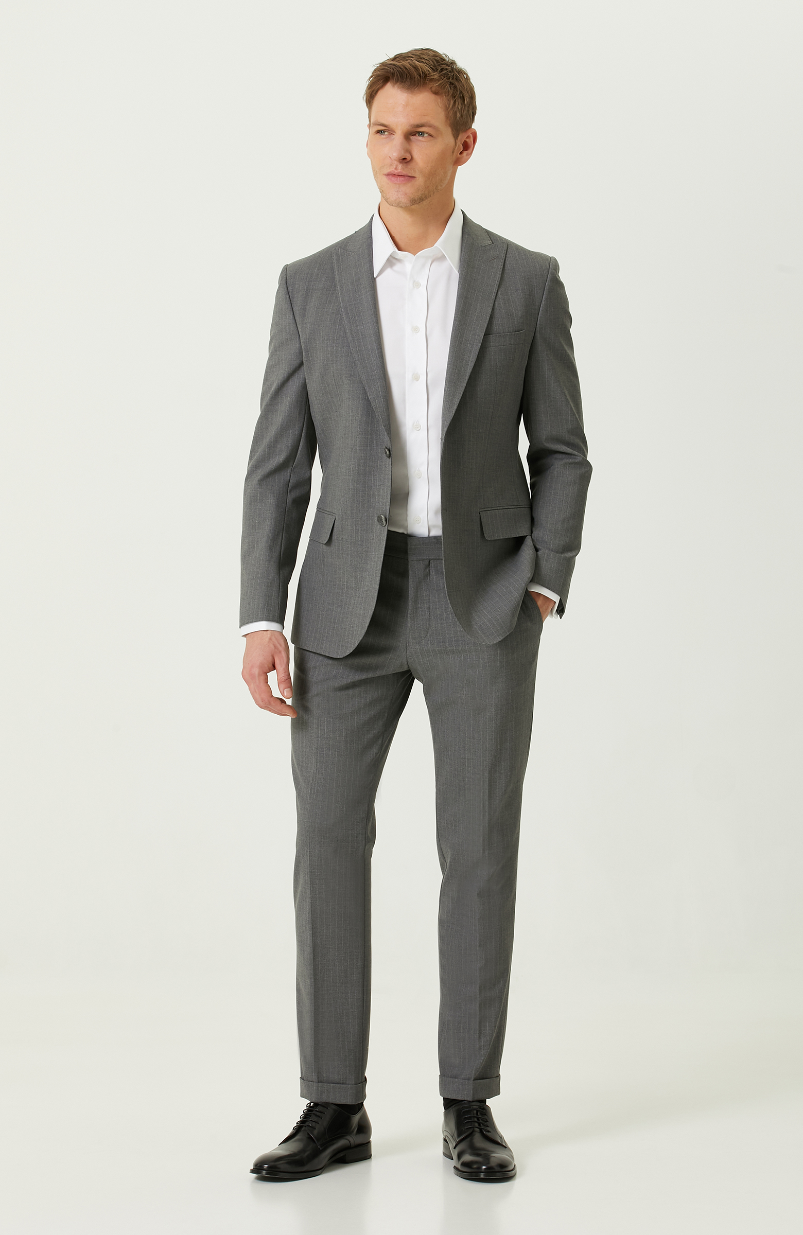 Açık Gri Takım Elbıse