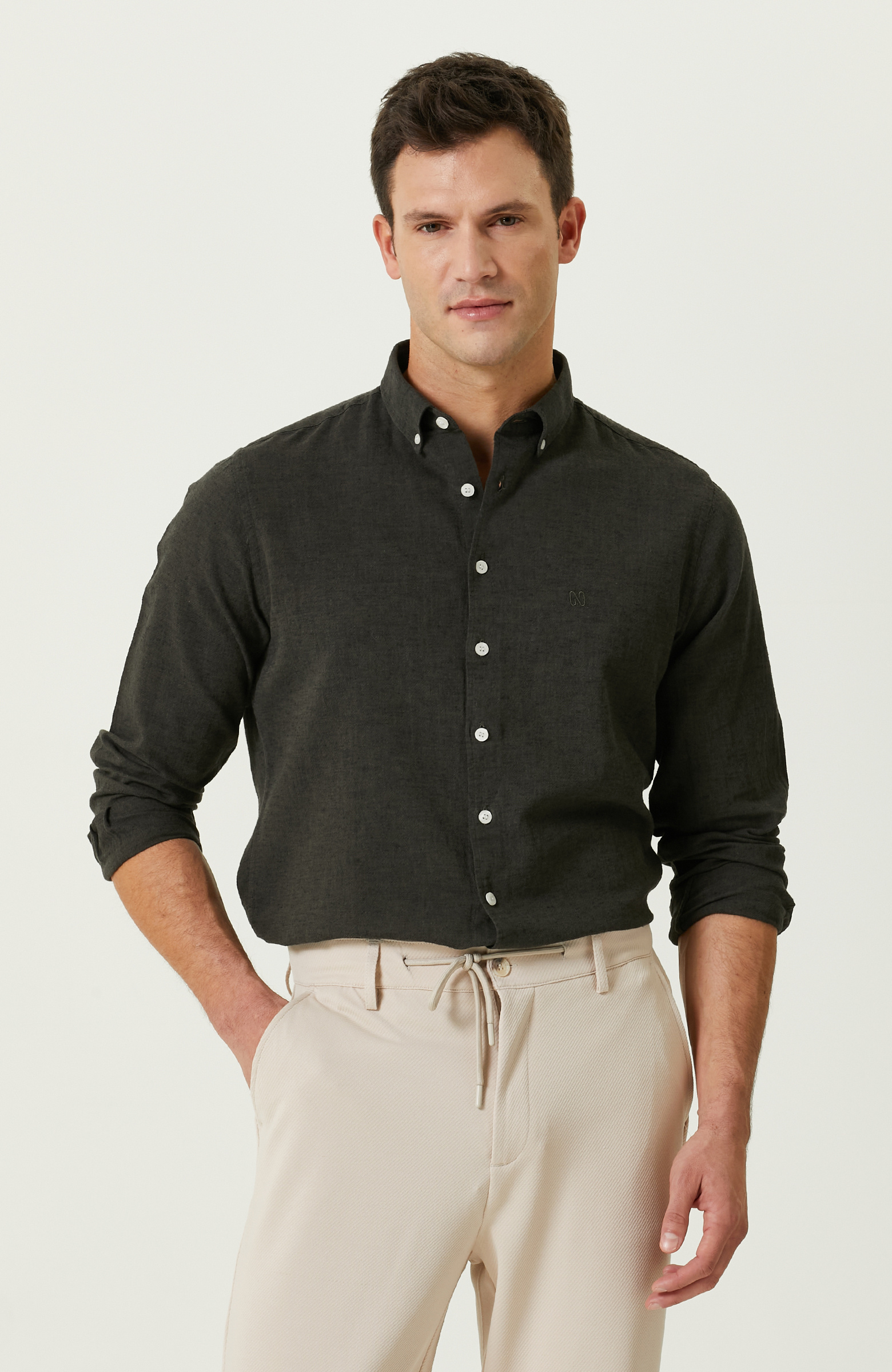 Haki Alttan Britli Yaka Uzun Kollu Gömlek