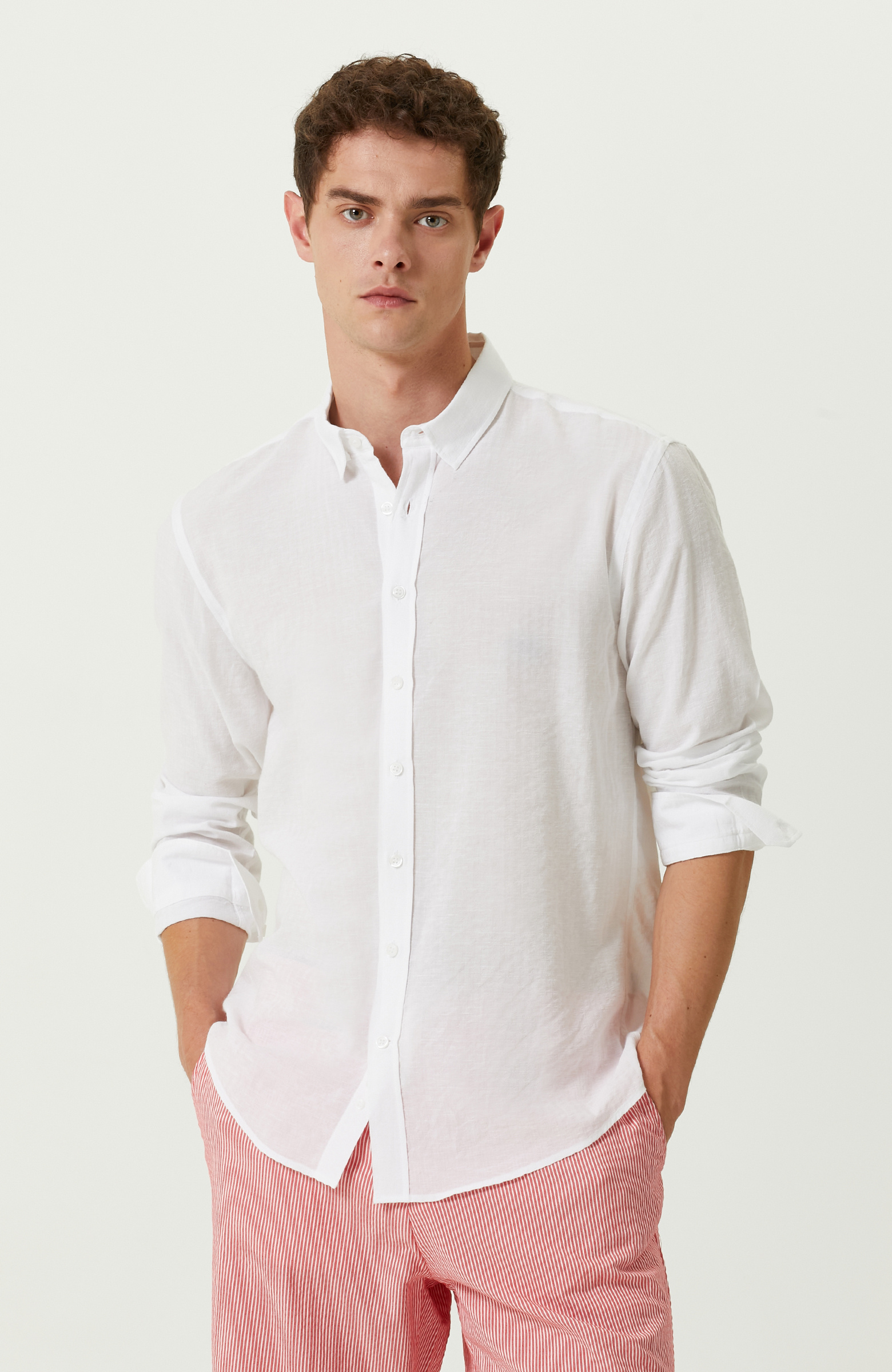 Beyaz Pamuklu Uzun Kollu Gömlek