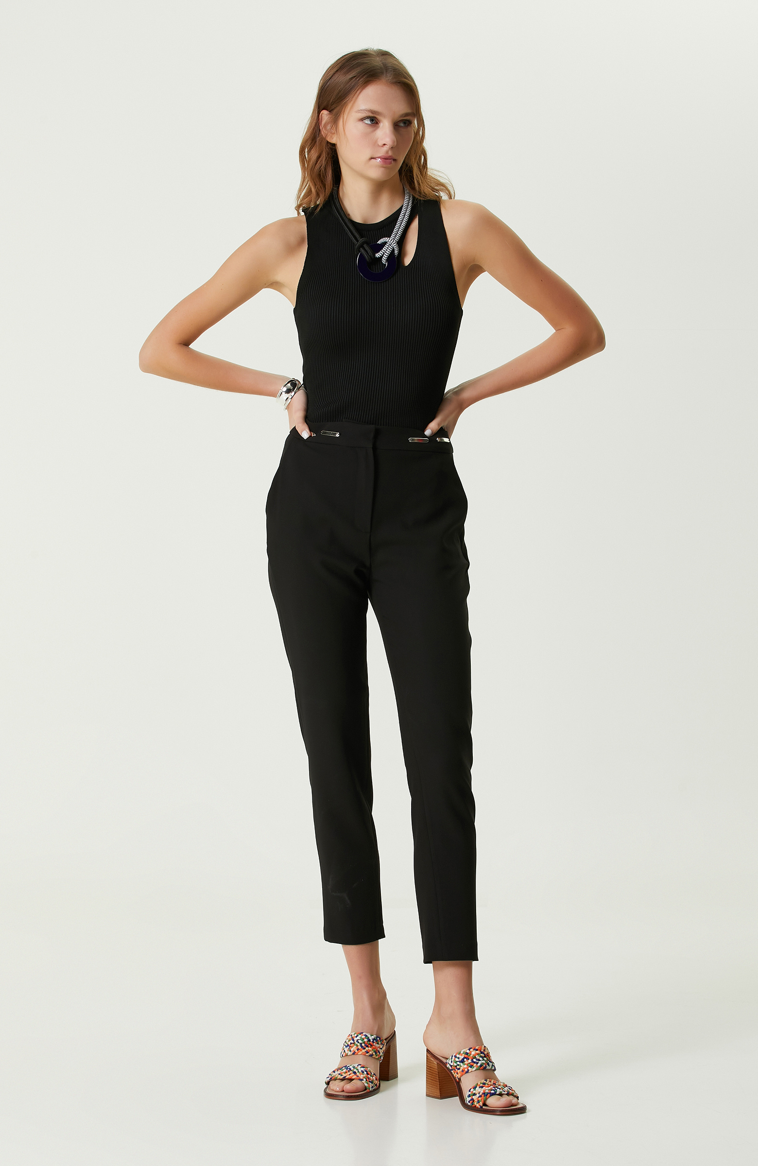 Siyah Dar Paça Dokuma Pantolon