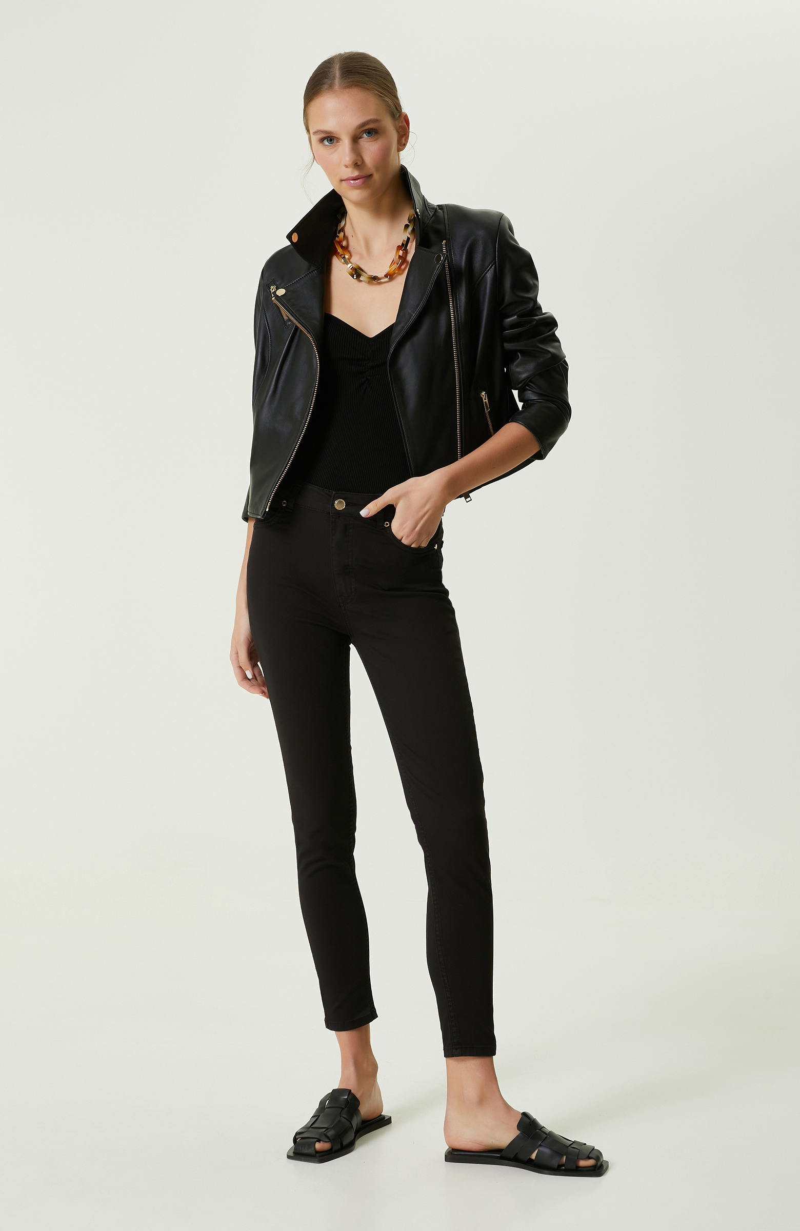 Siyah Dar Paça Pantolon