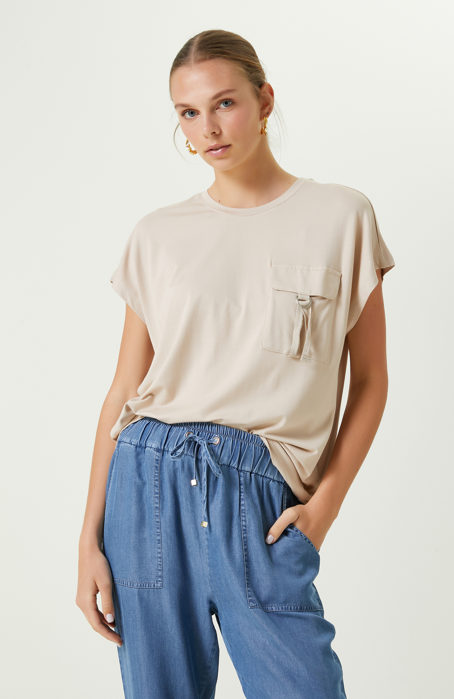 Bej Bisiklet Yaka Kısa Kollu Tshirt