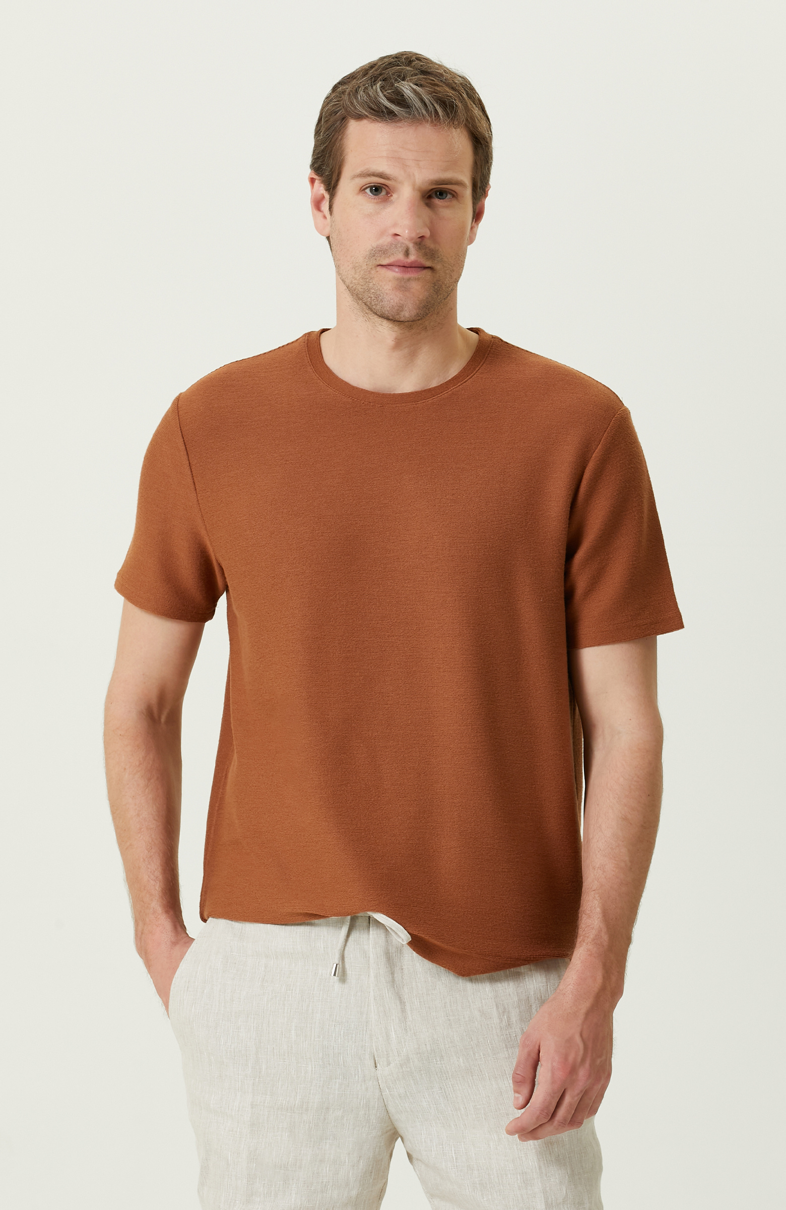 Tütün Rengi Kısa Kollu Bisiklet Yaka T-Shirt