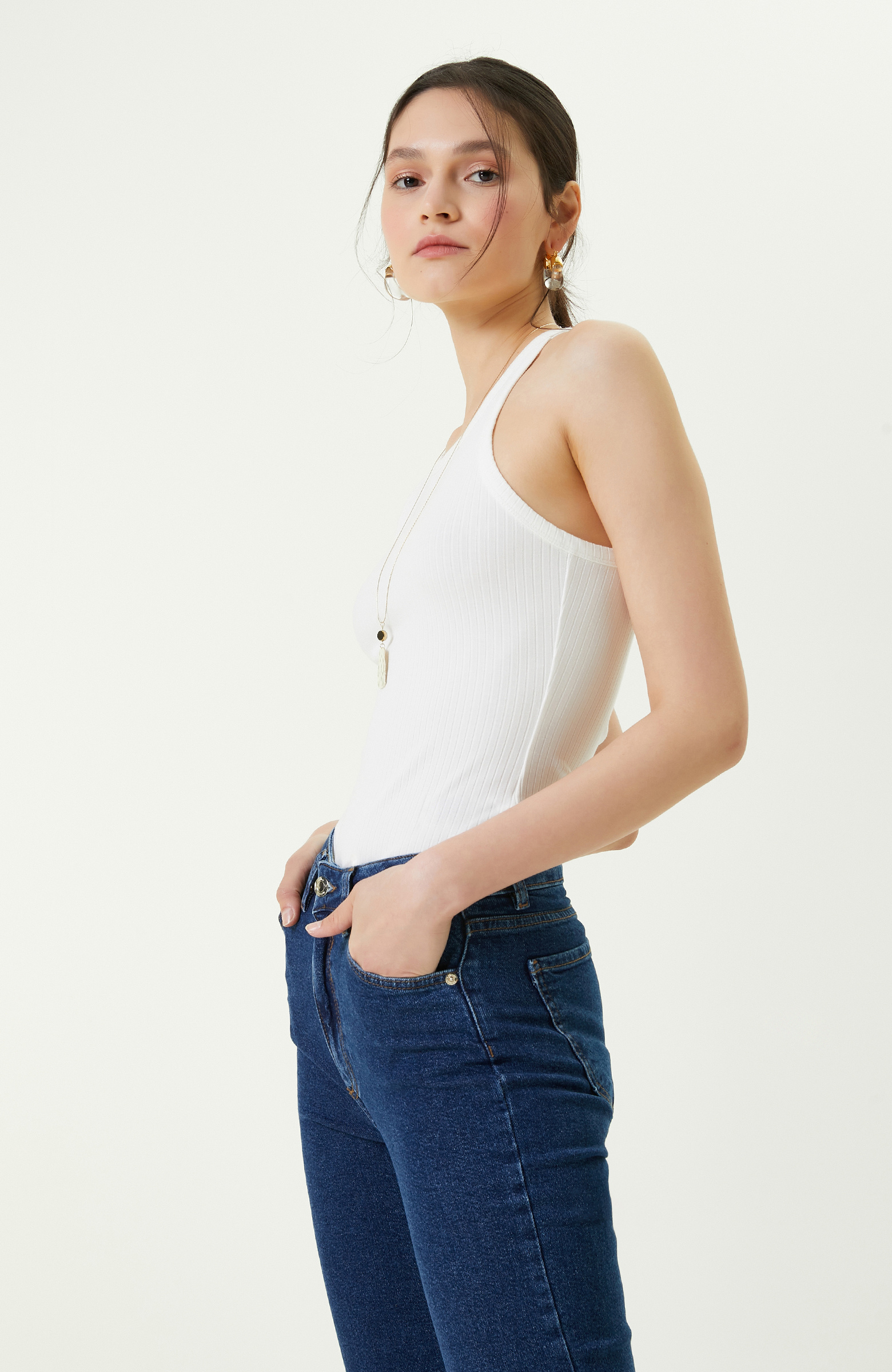 Bisiklet Yaka Kolsuz Beyaz Tshirt