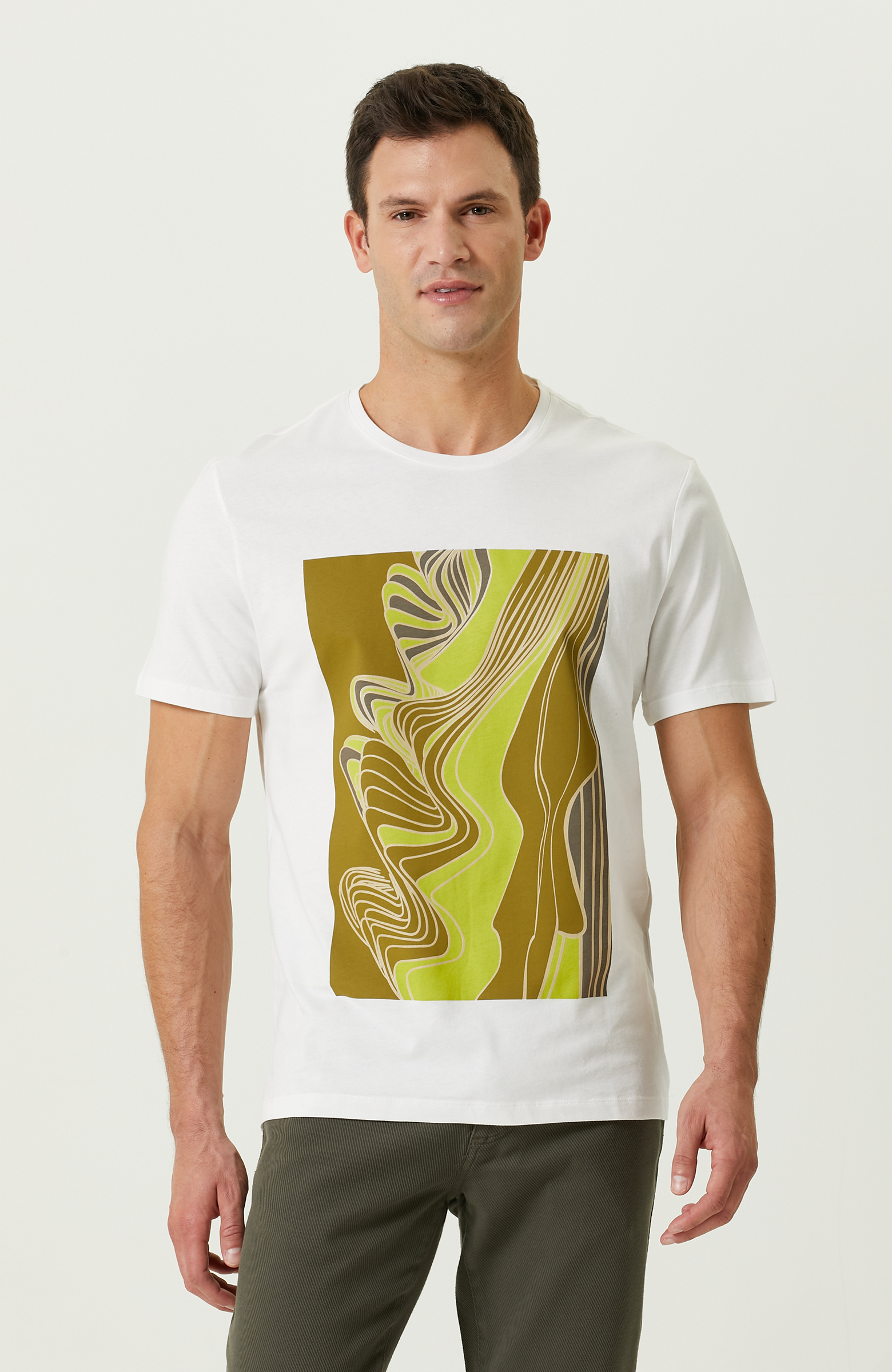 Beyaz Yeşil Desenli Kısa Kollu T-Shirt