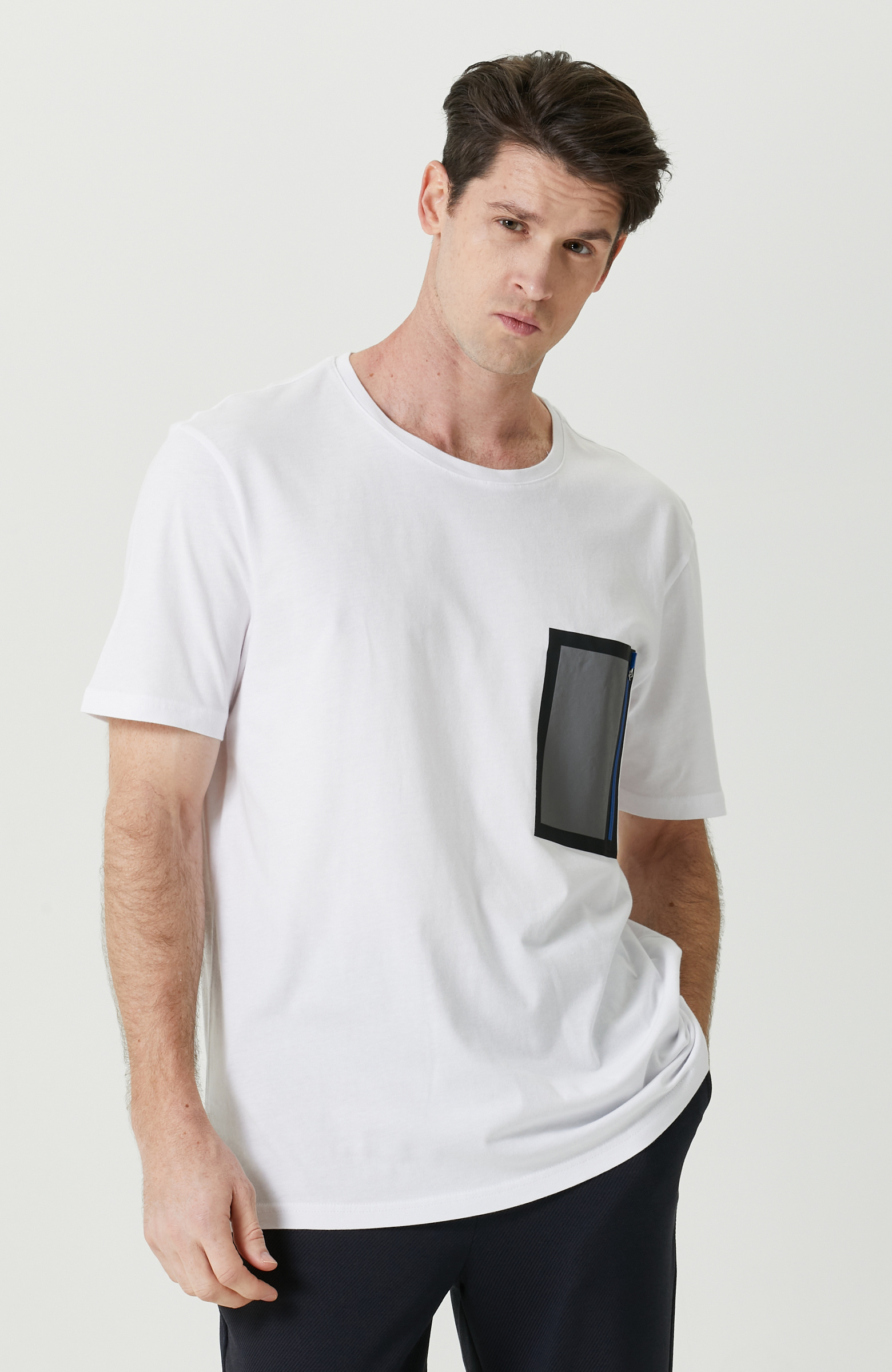 Bisiklet Yaka Kısa Kollu Beyaz Tshirt