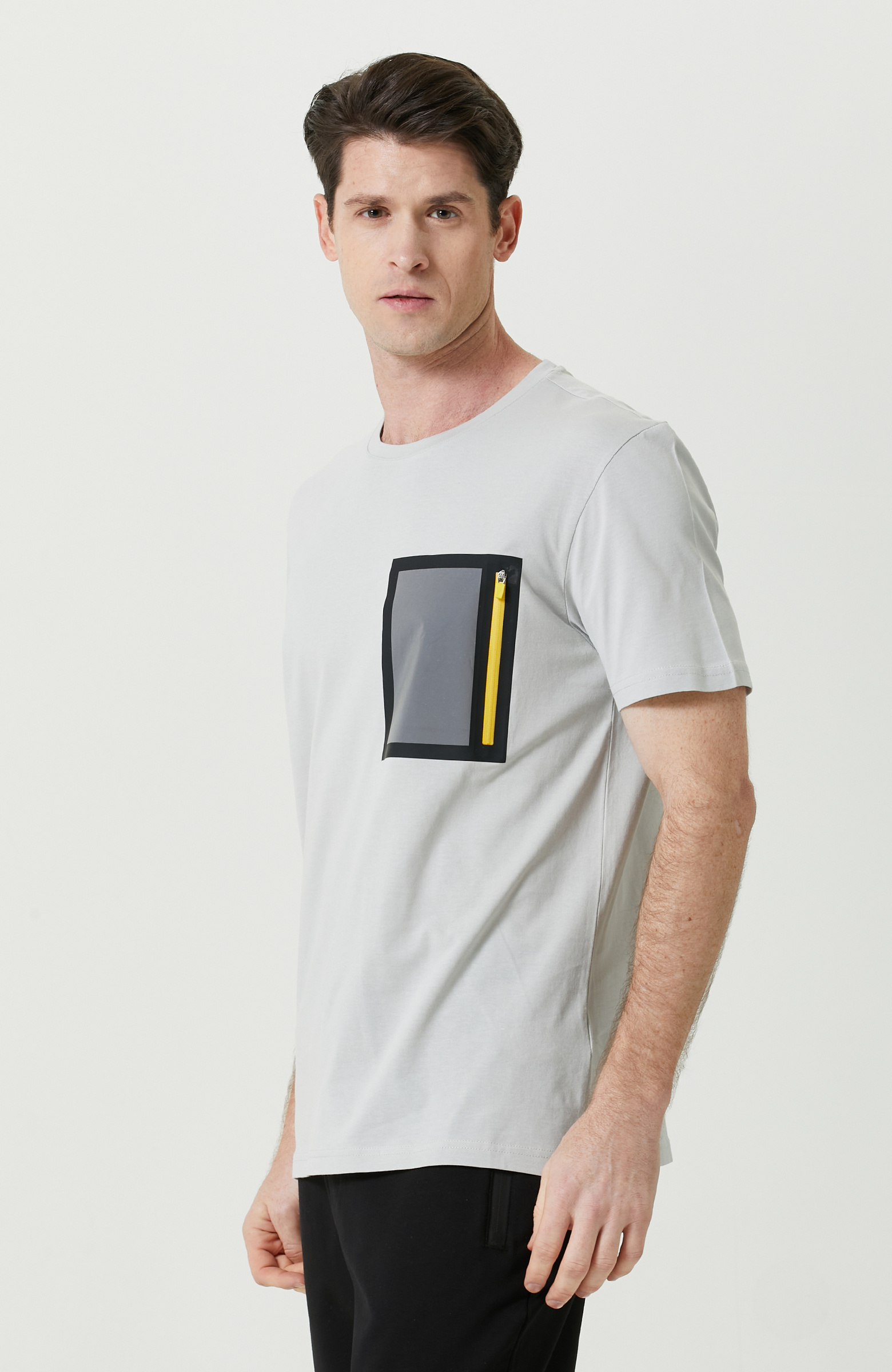 Gri Bisiklet Yaka Kısa Kollu Tshirt