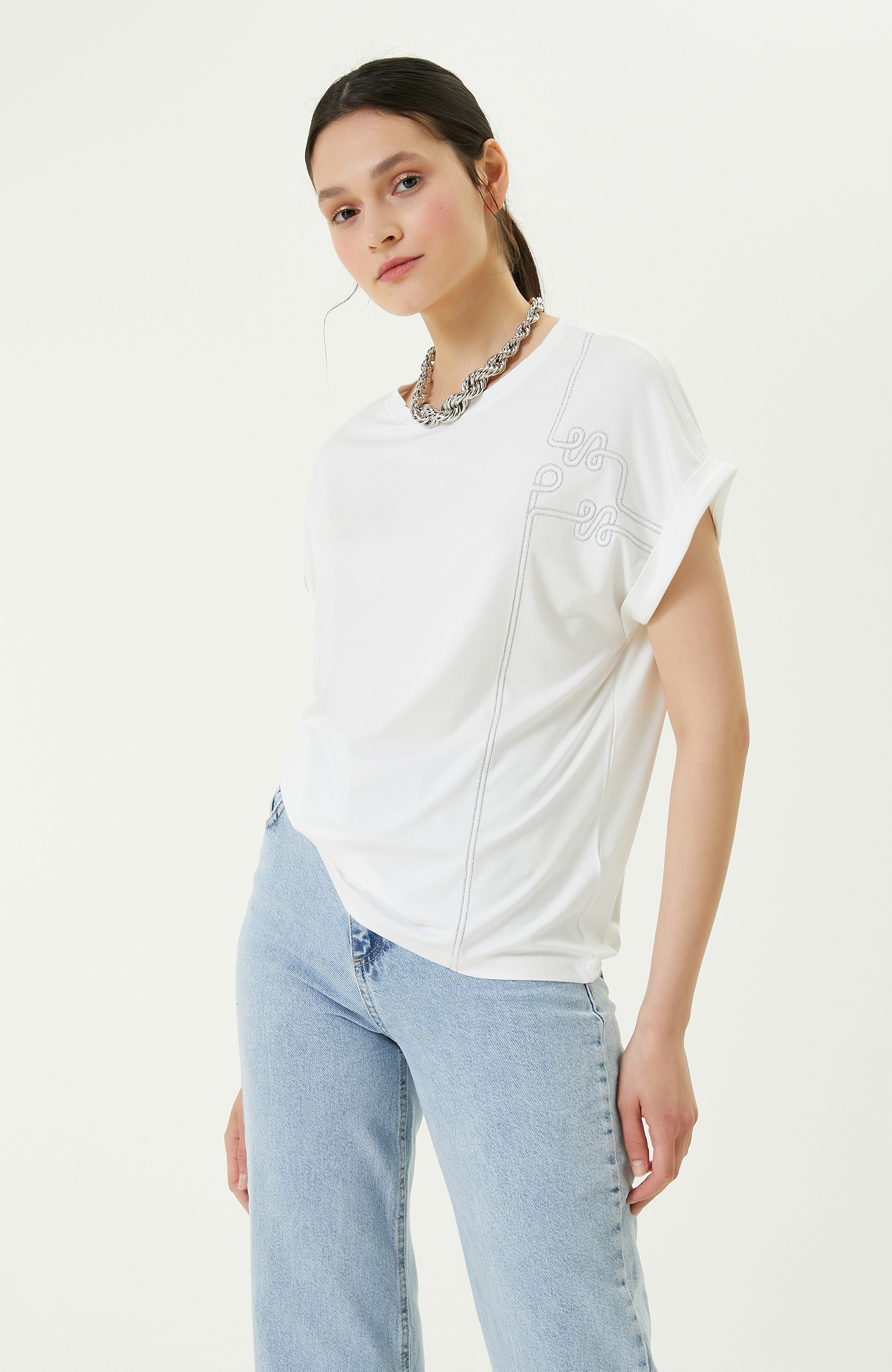 Ekru Nakışlı Kısa Kollu Tshirt