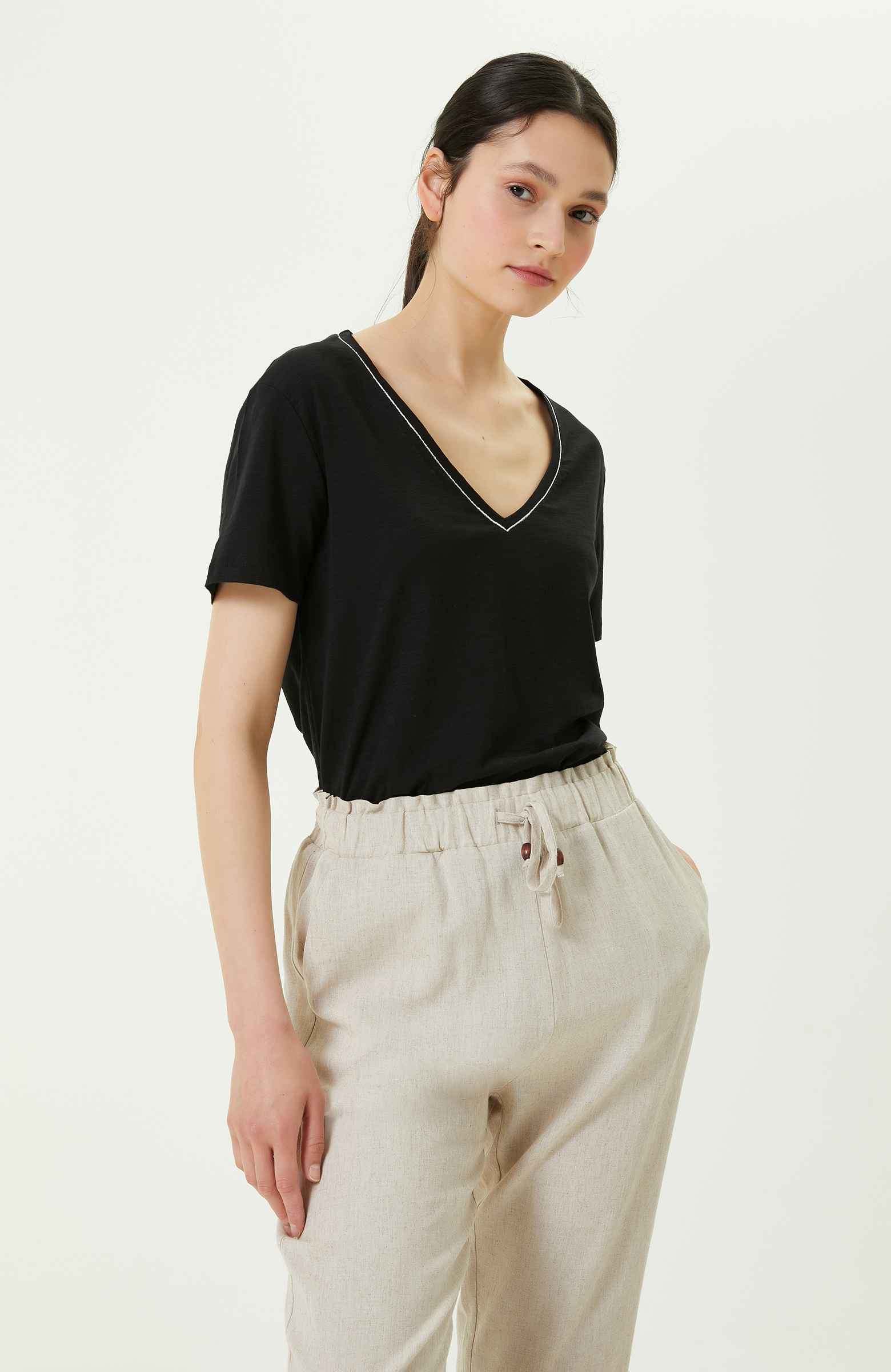 V Yaka Kısa Kollu Siyah Tshirt