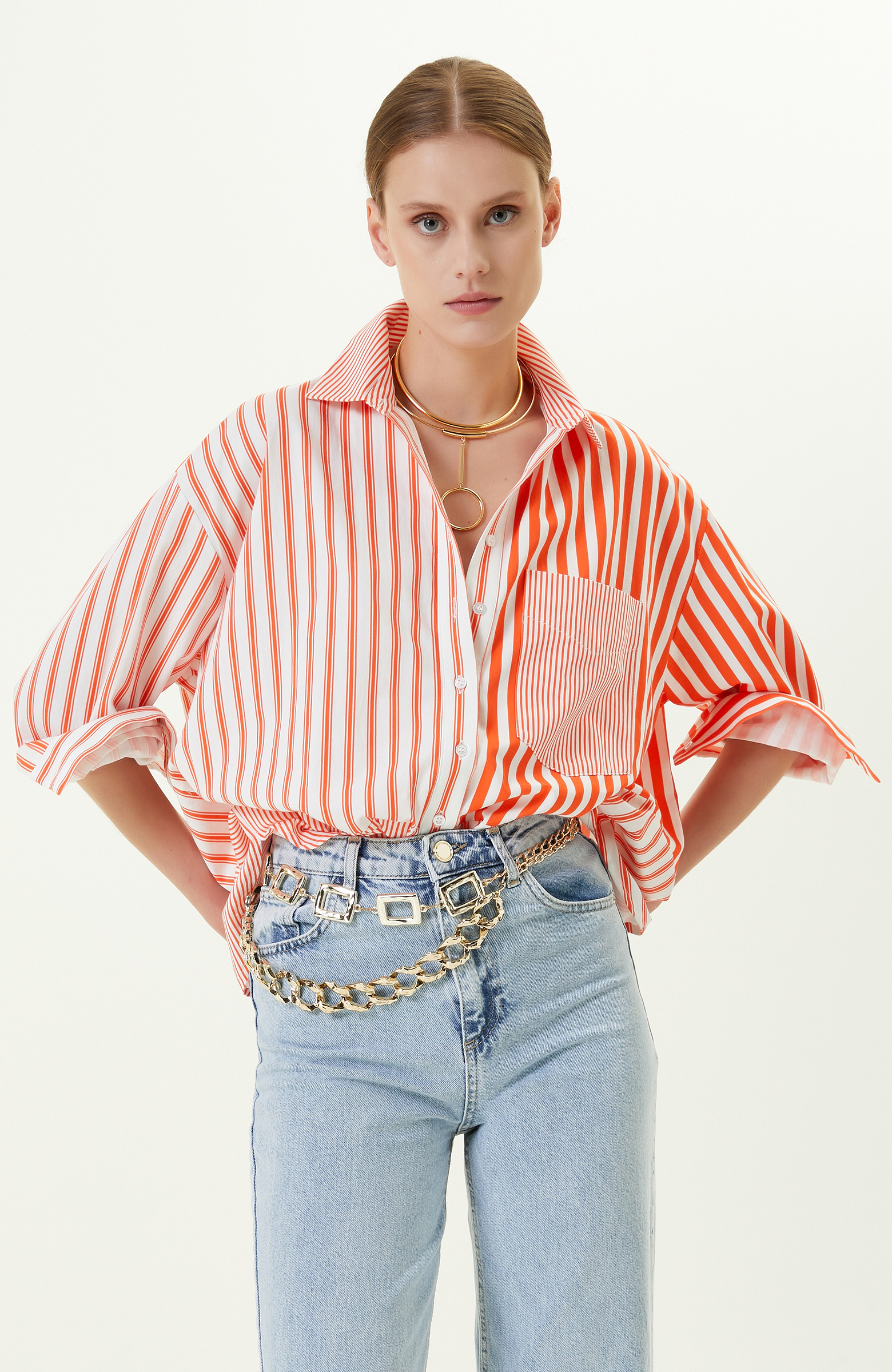 Uzun Kollu Kırmızı Beyaz Çizgili Gömlek