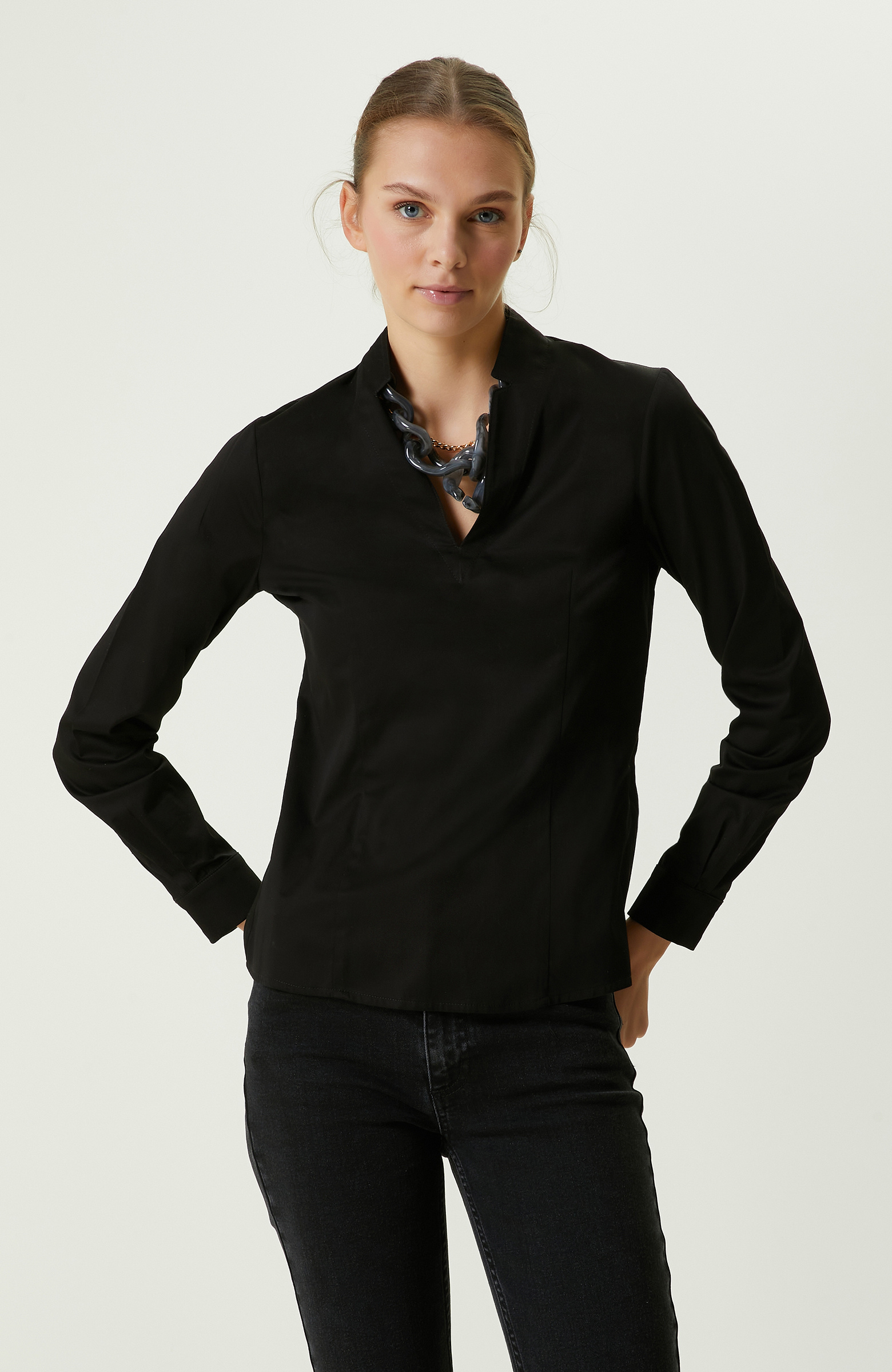 Siyah Dokuma Hakim Yaka Gömlek