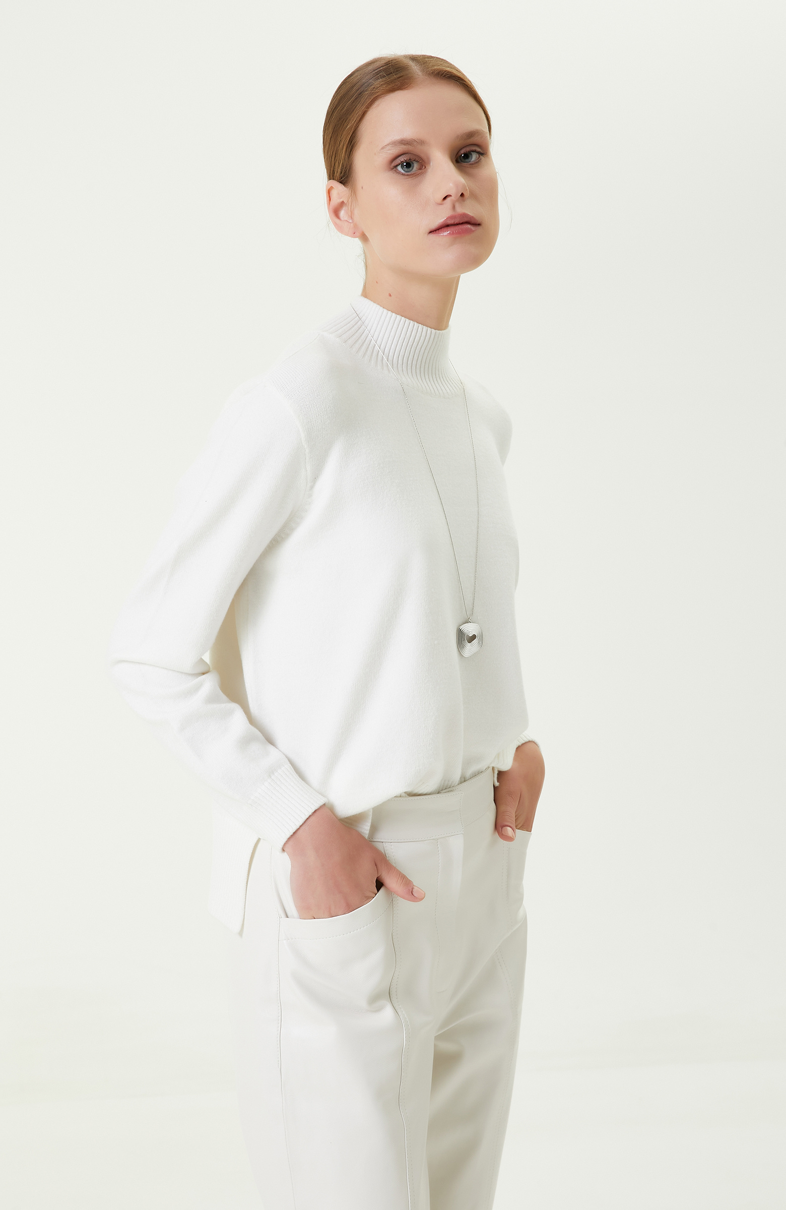 Ekru Dik Yaka Triko Kazak