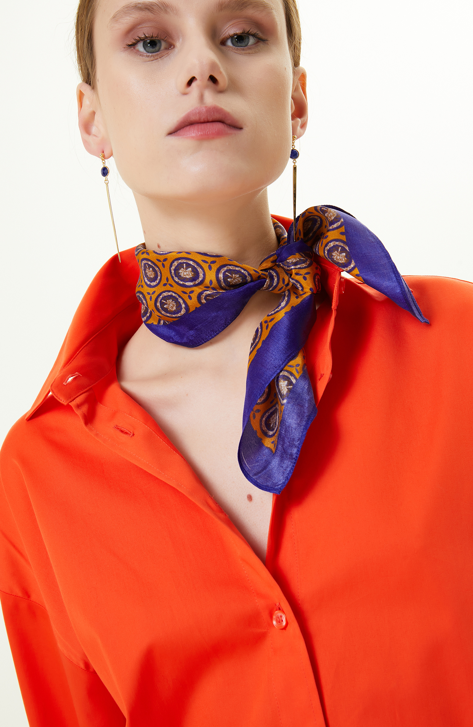 Gold Altın Rengi Sallantılı Kadın Küpe