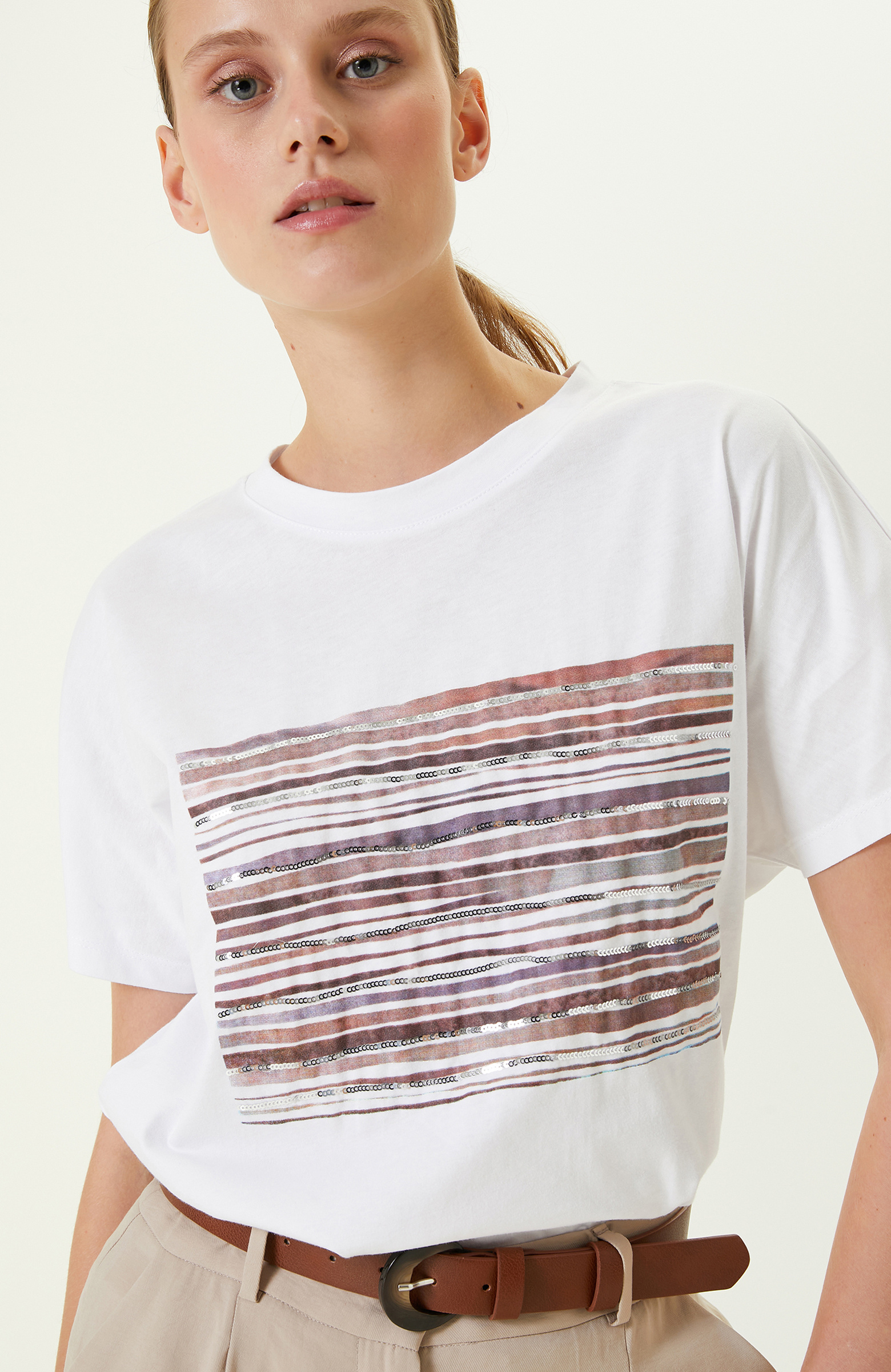 Önü Taş Baskılı Beyaz Tshirt