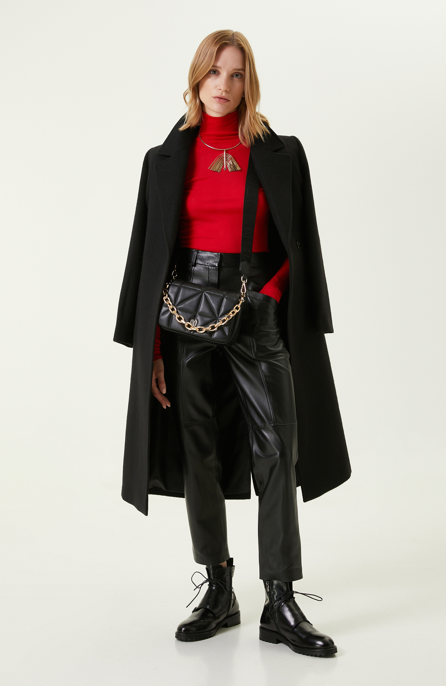 Siyah Beli Kemerli Manto