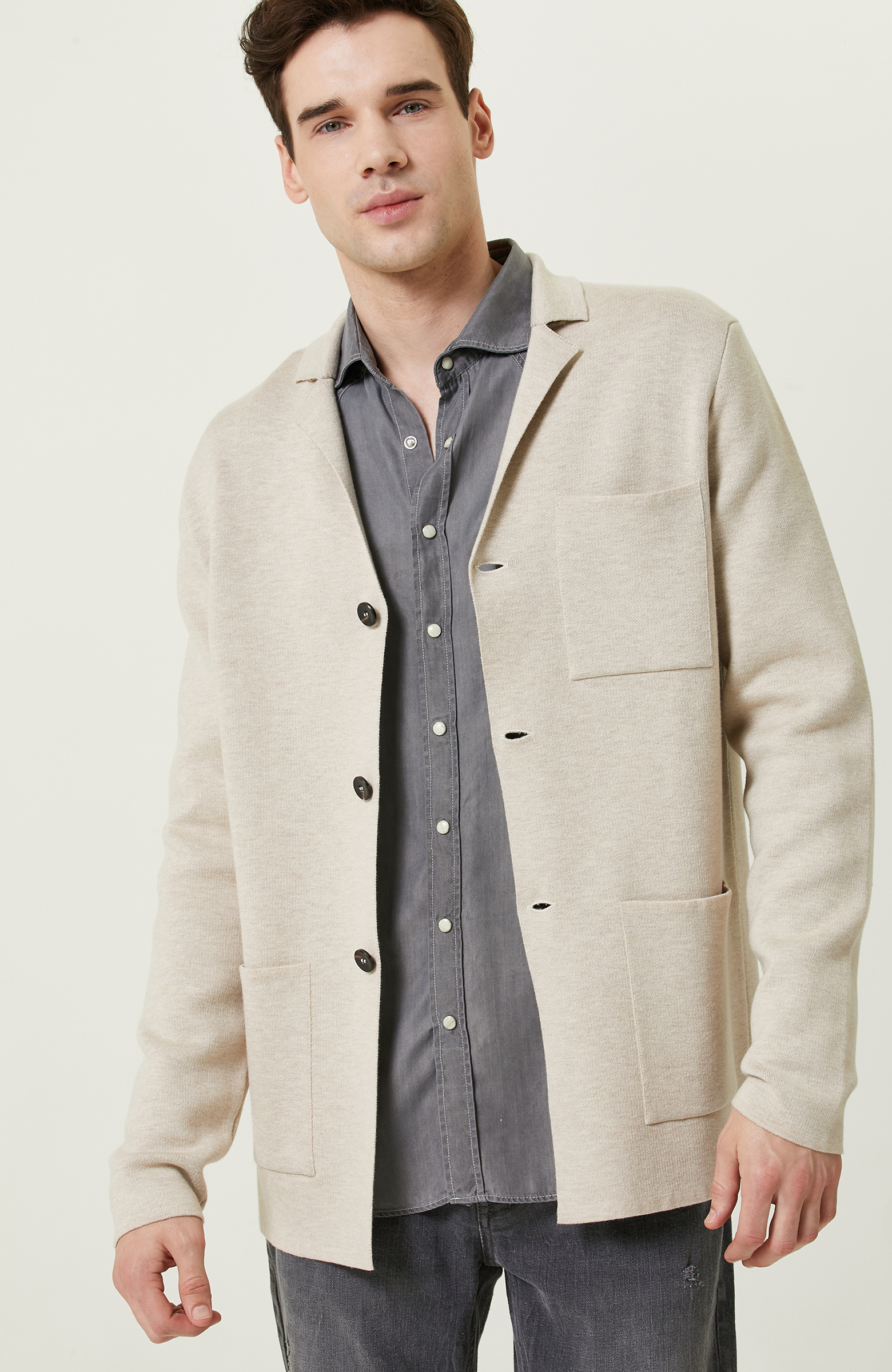 Bej Mono Yaka Cepli Triko Ceket