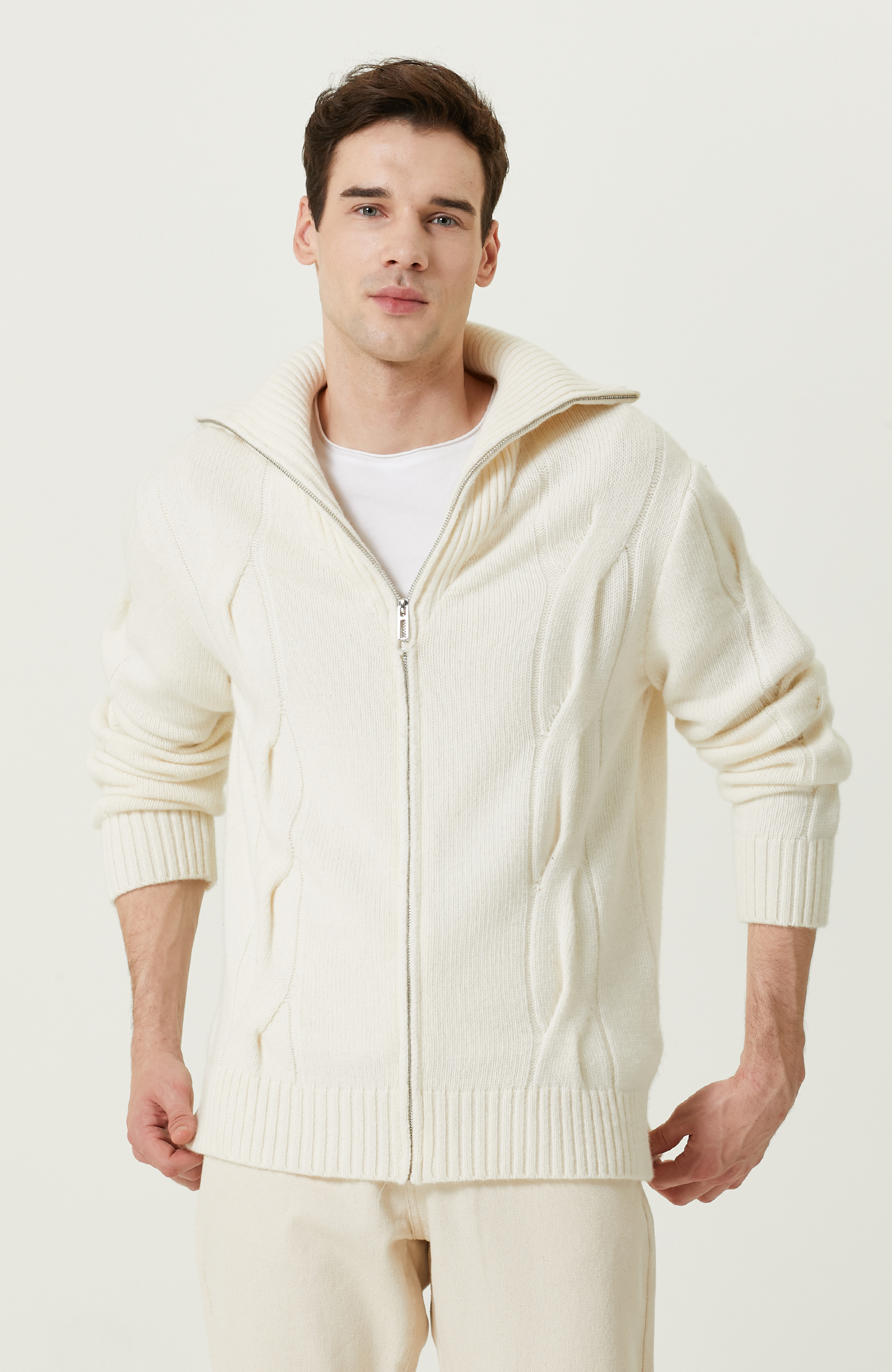 Ekru Saç Örgülü Cepsiz Hırka