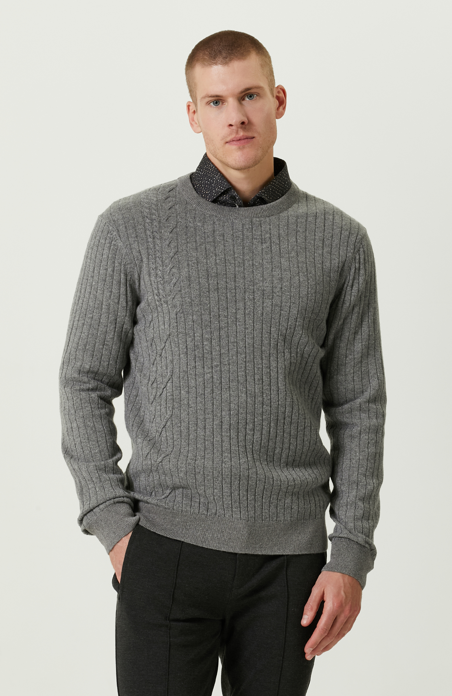 Saç Örgü Detaylı Gri Melanj Triko Kazak Saç Örgü Detaylı Gri Melanj Triko Kazak