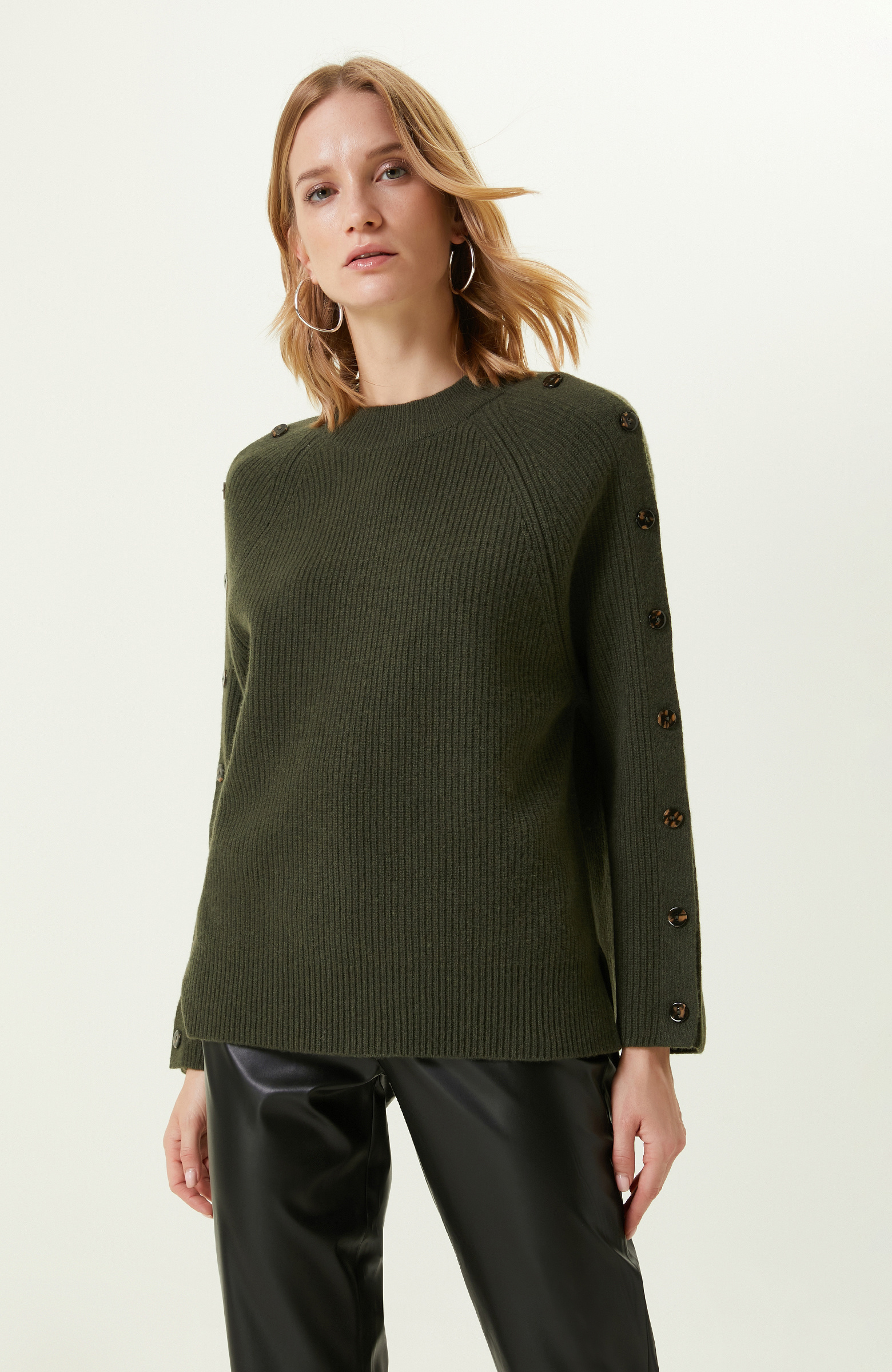 Haki Kolları Düğme Detaylı Triko Kazak