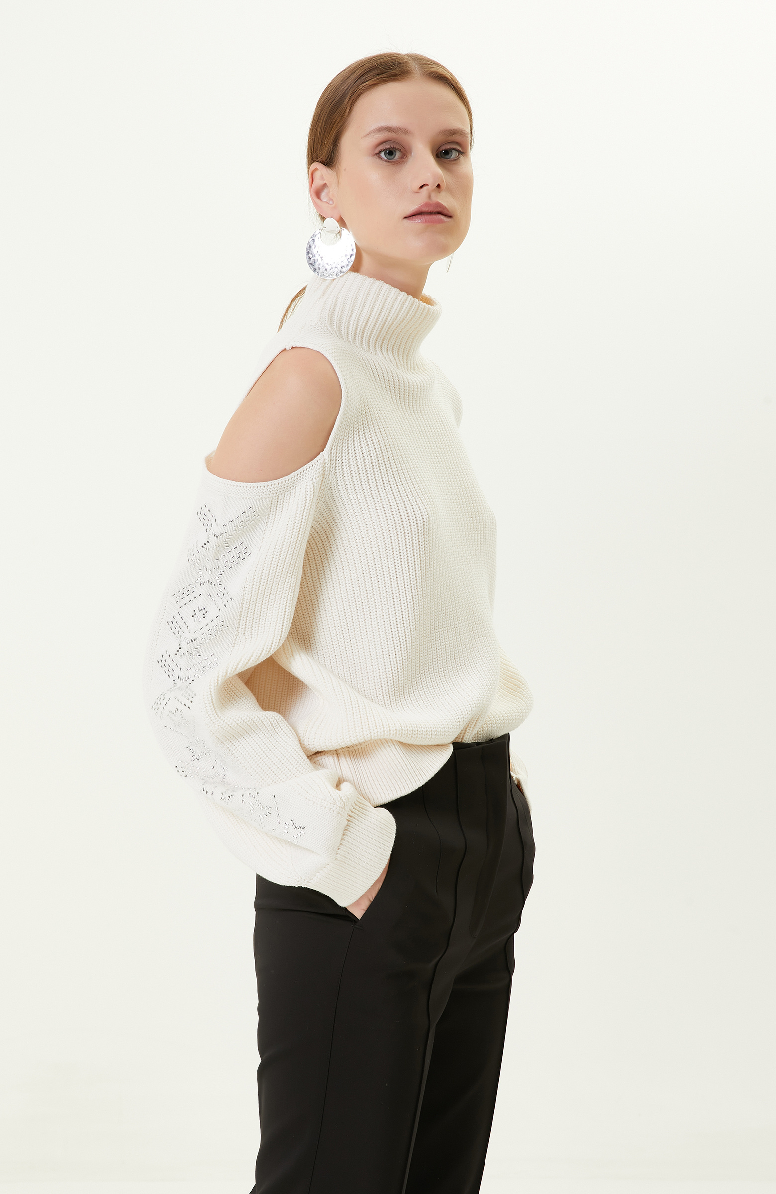 Ekru Balıkçı Yaka Omuz Dekolteli Triko Kazak