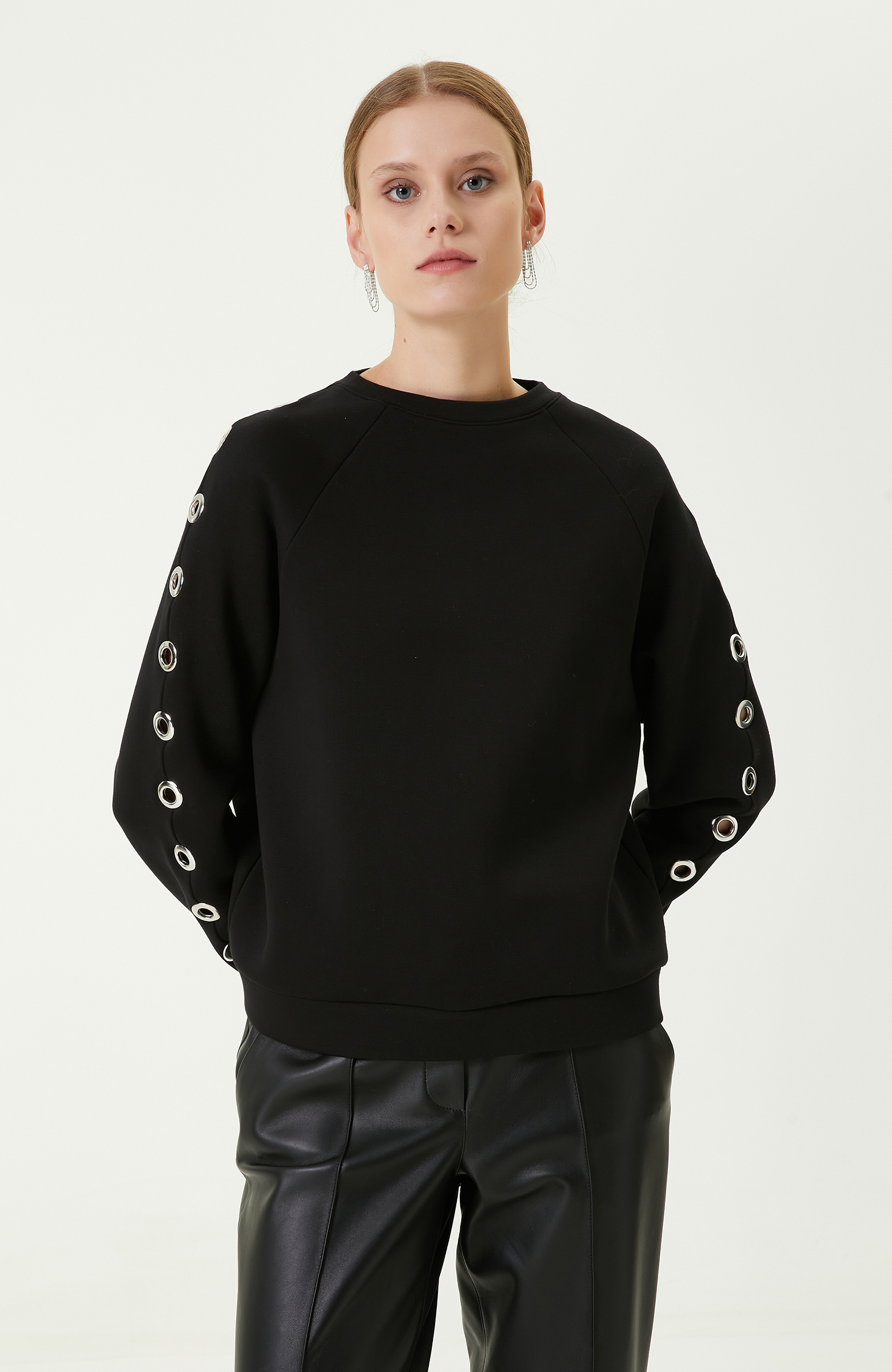 Kolları Kuşgözü Detaylı Siyah Sweatshirt