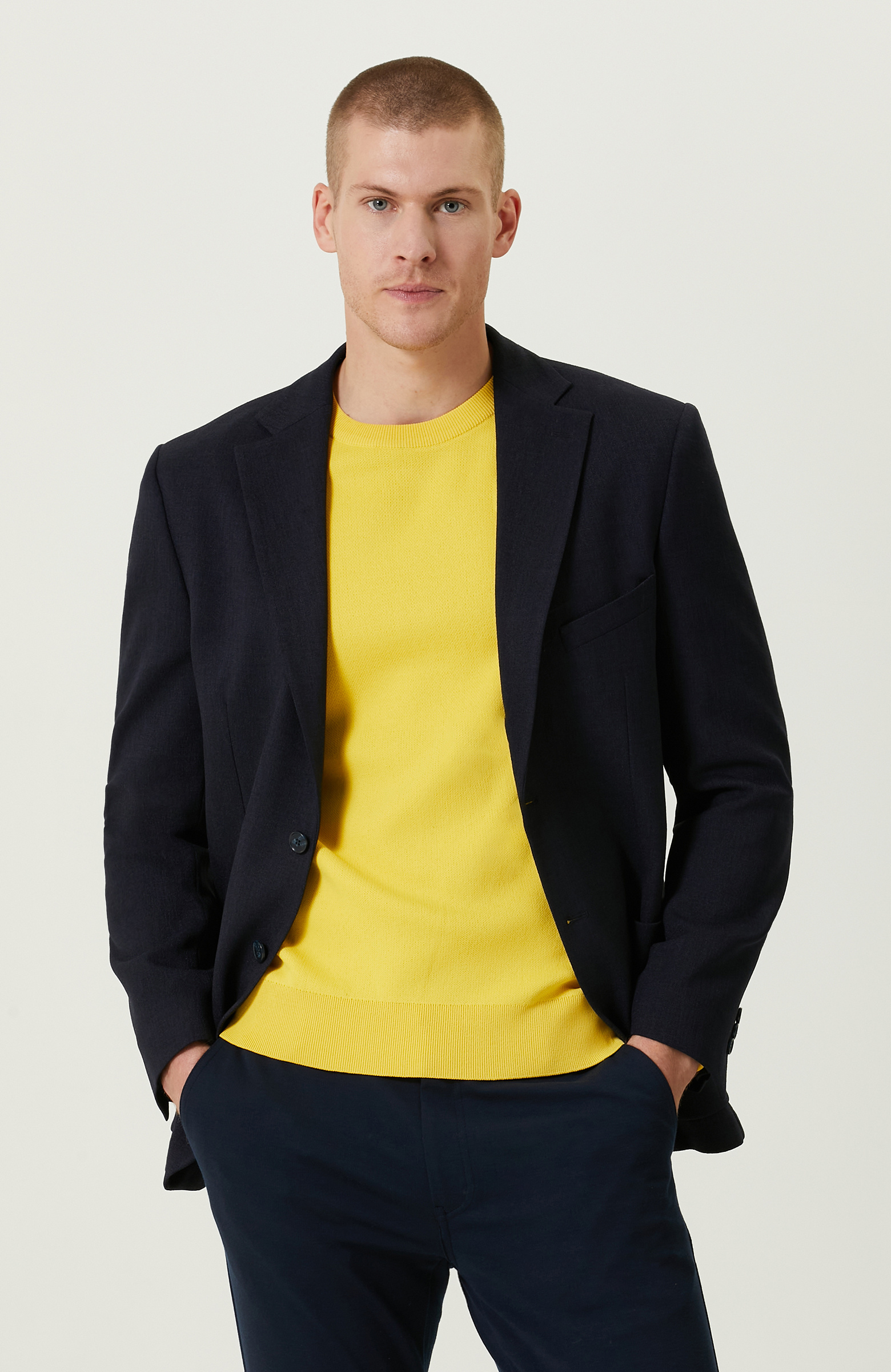 Aplike Cepli Çift Yırtmaçlı Lacivert Ceket