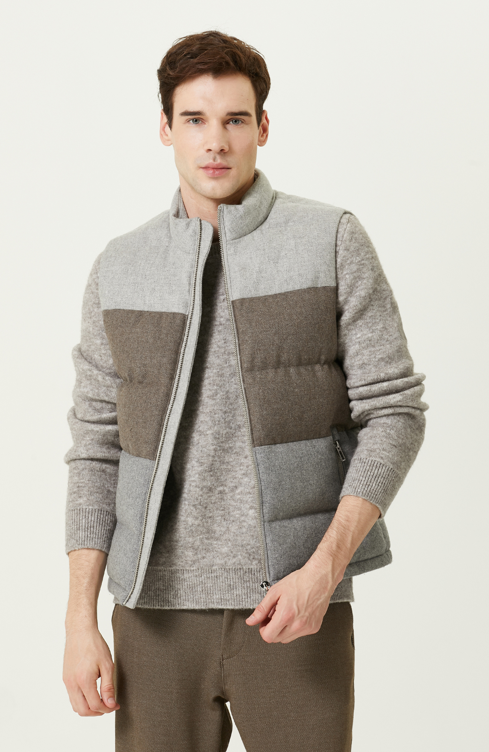 Dik Yaka Gri Renk Bloklu Dokuma Yelek