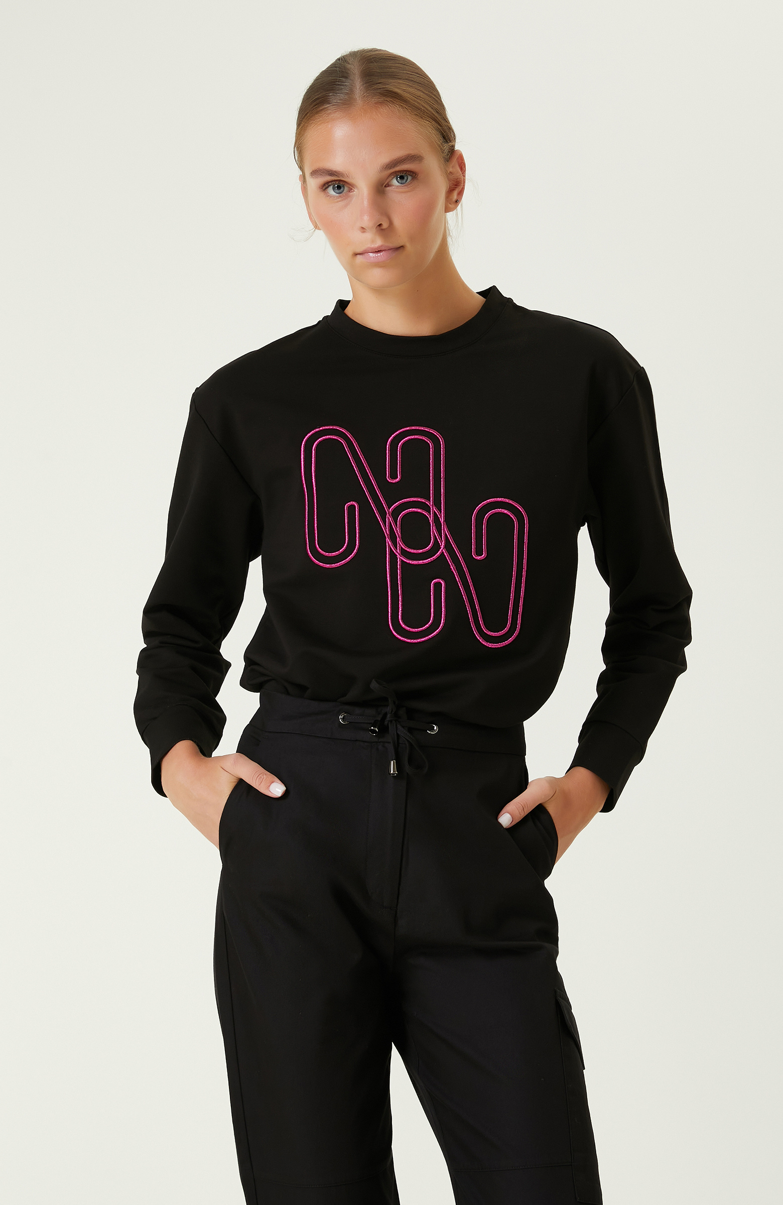 Siyah Pamuklu Nakışlı Sweatshirt