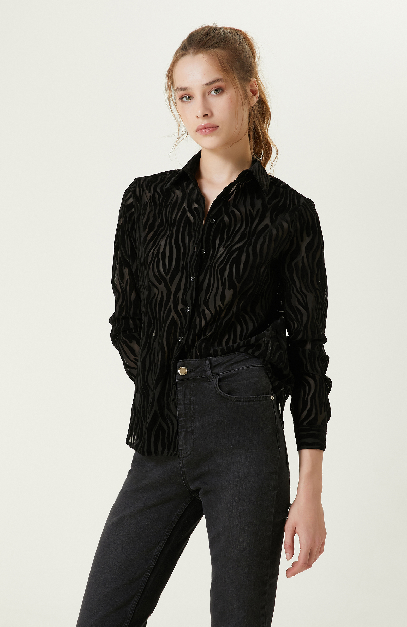 Siyah Zebra Flok Baskılı Gömlek