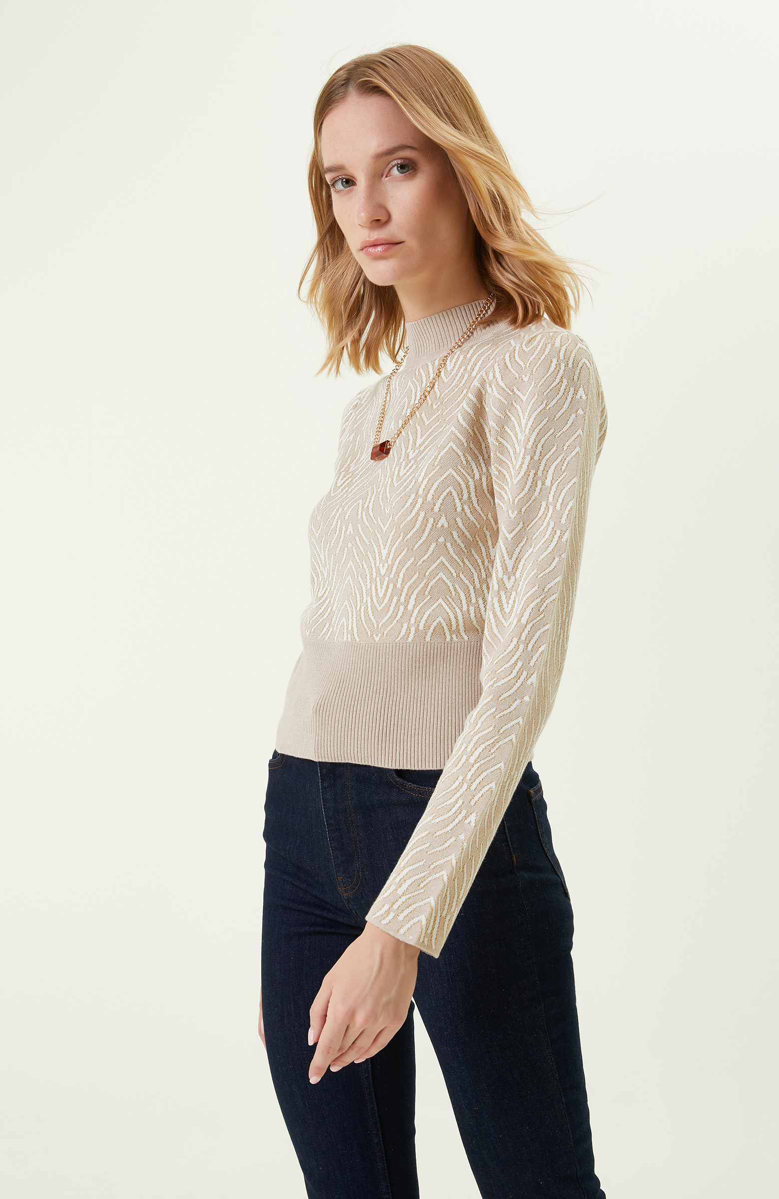 Ekru Desenli Bisiklet Yaka Kazak