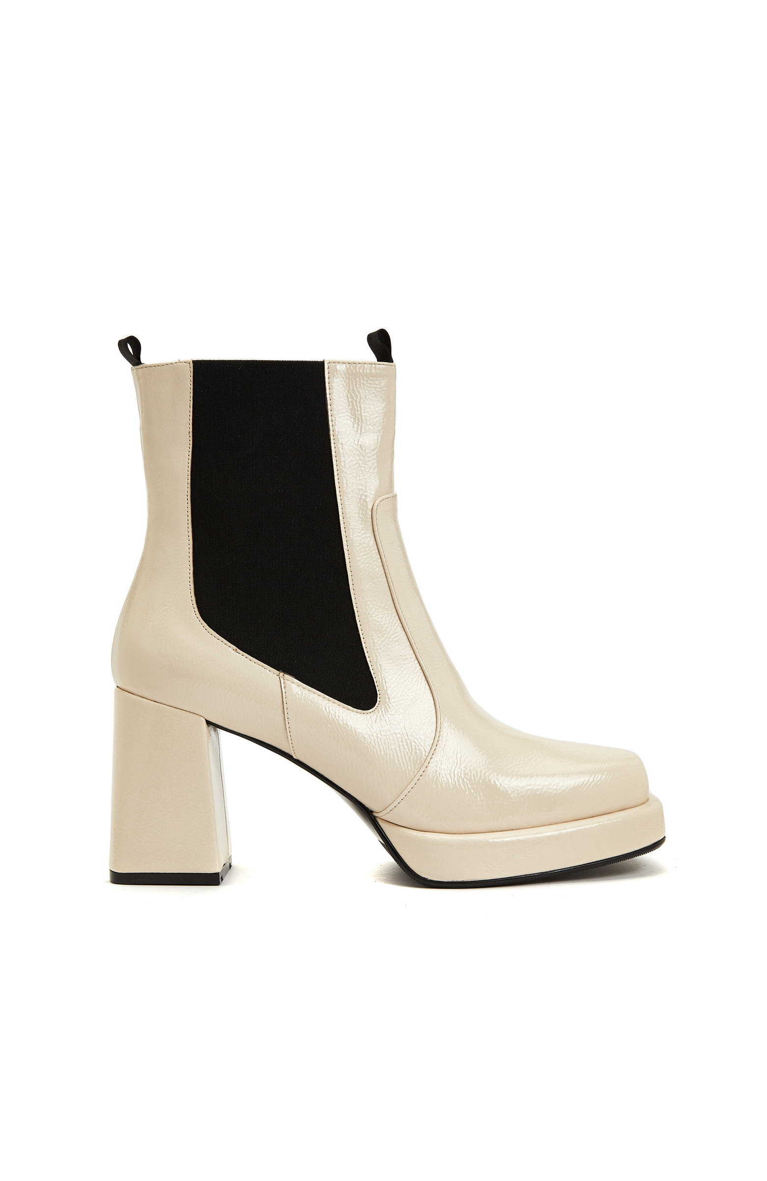 Kırıkbeyaz Kadın Bot